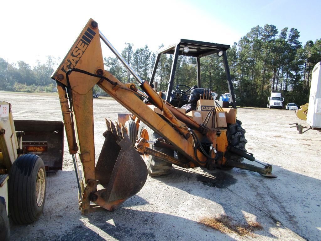 CASE 480C Backhoe, 4 Post Canopy, 72'' Loader Bucket, 24'' Digging ...