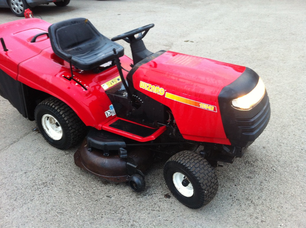 K - WIZARD RIDE ON MOWER *NO VAT* BRIGGS AND STRATON 15.5HP 42 INCH ...