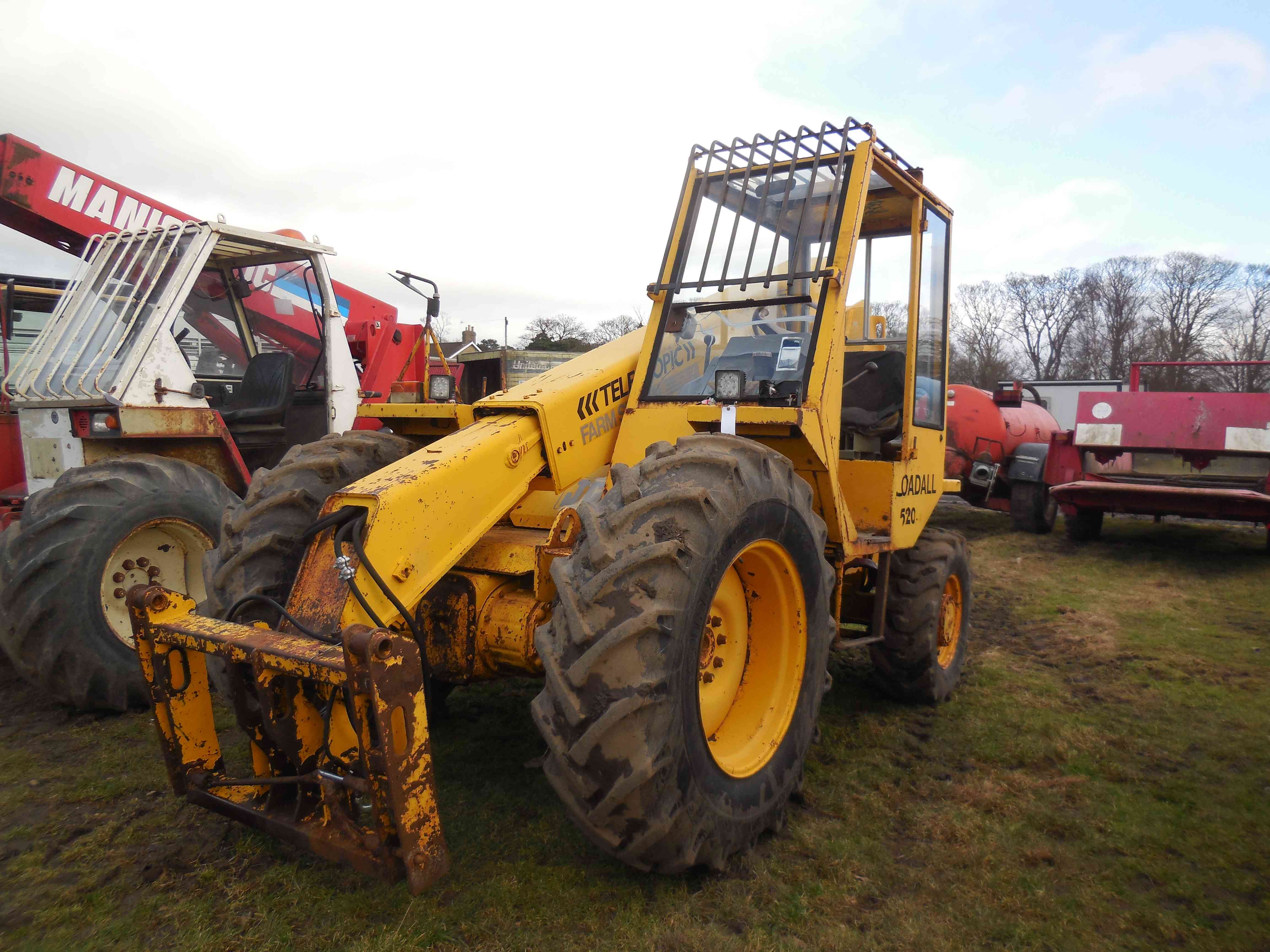 5273 JCB 520 loadall 4wd, A reg