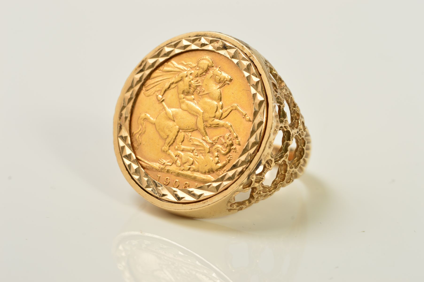 A SOVEREIGN 9CT GOLD RING, the full sovereign for 1908 within a 9ct ...