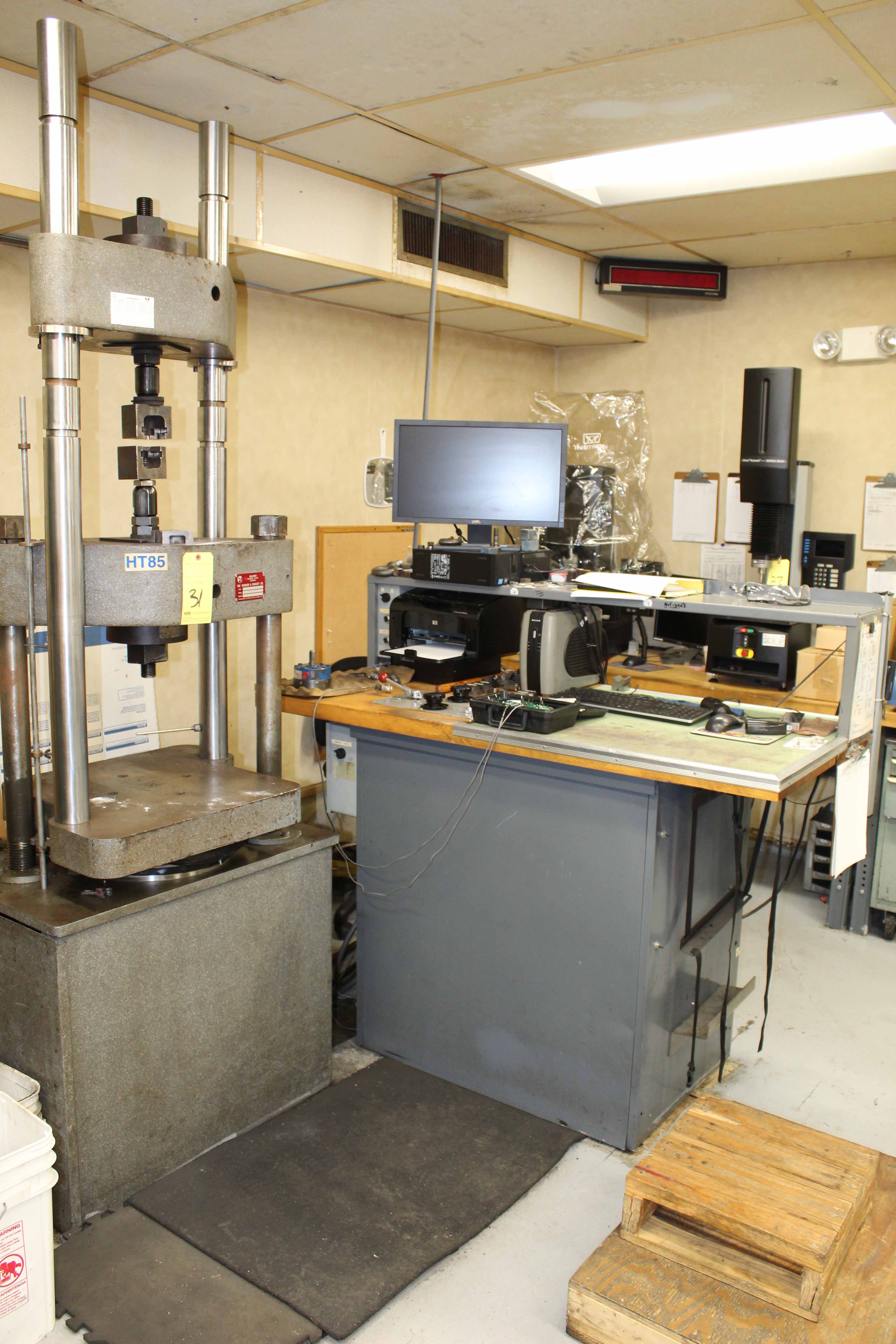 UNIVERSAL TEST MACHINE, WARNER & SWASEY BALDWIN MATERIAL TESTING ...