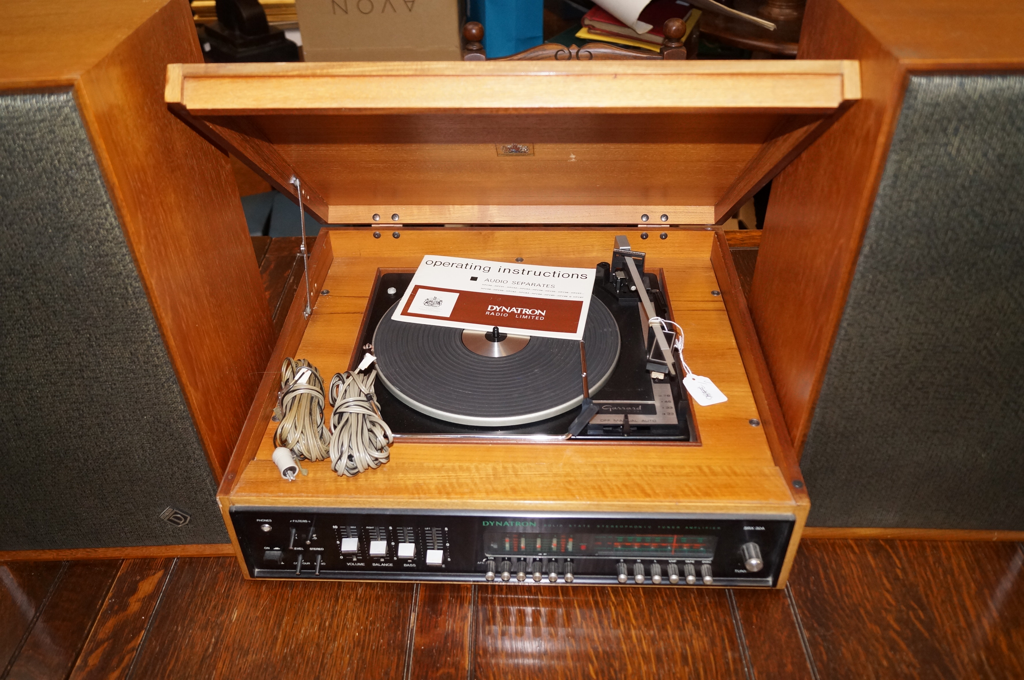 Dynatron Radio Ltd Turntable and Speakers