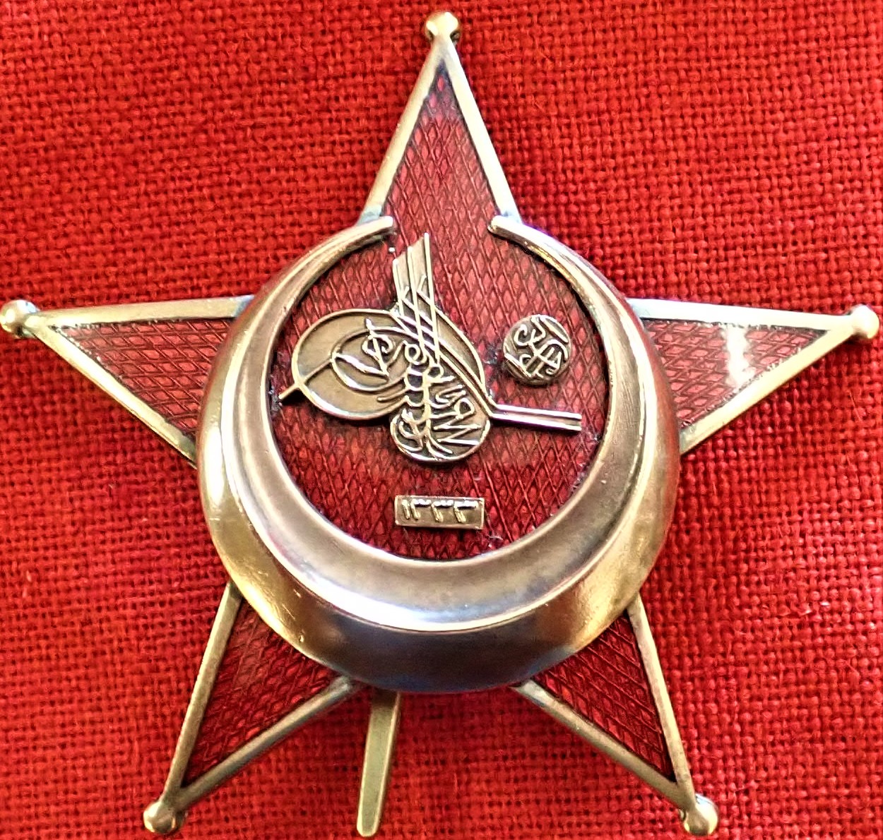 WW1 Ottoman Turkey Gallipoli Star medal/badge. Excellent red enamel ...