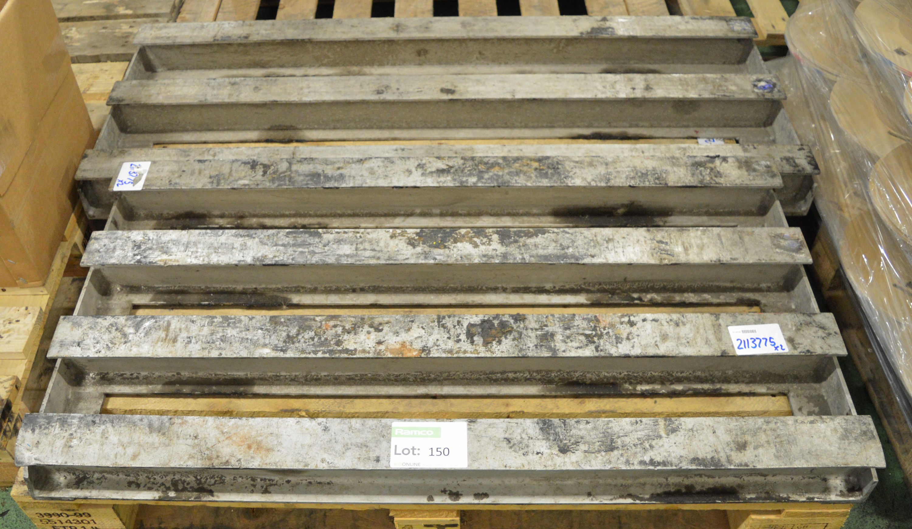 2x Load Spreader Plates.