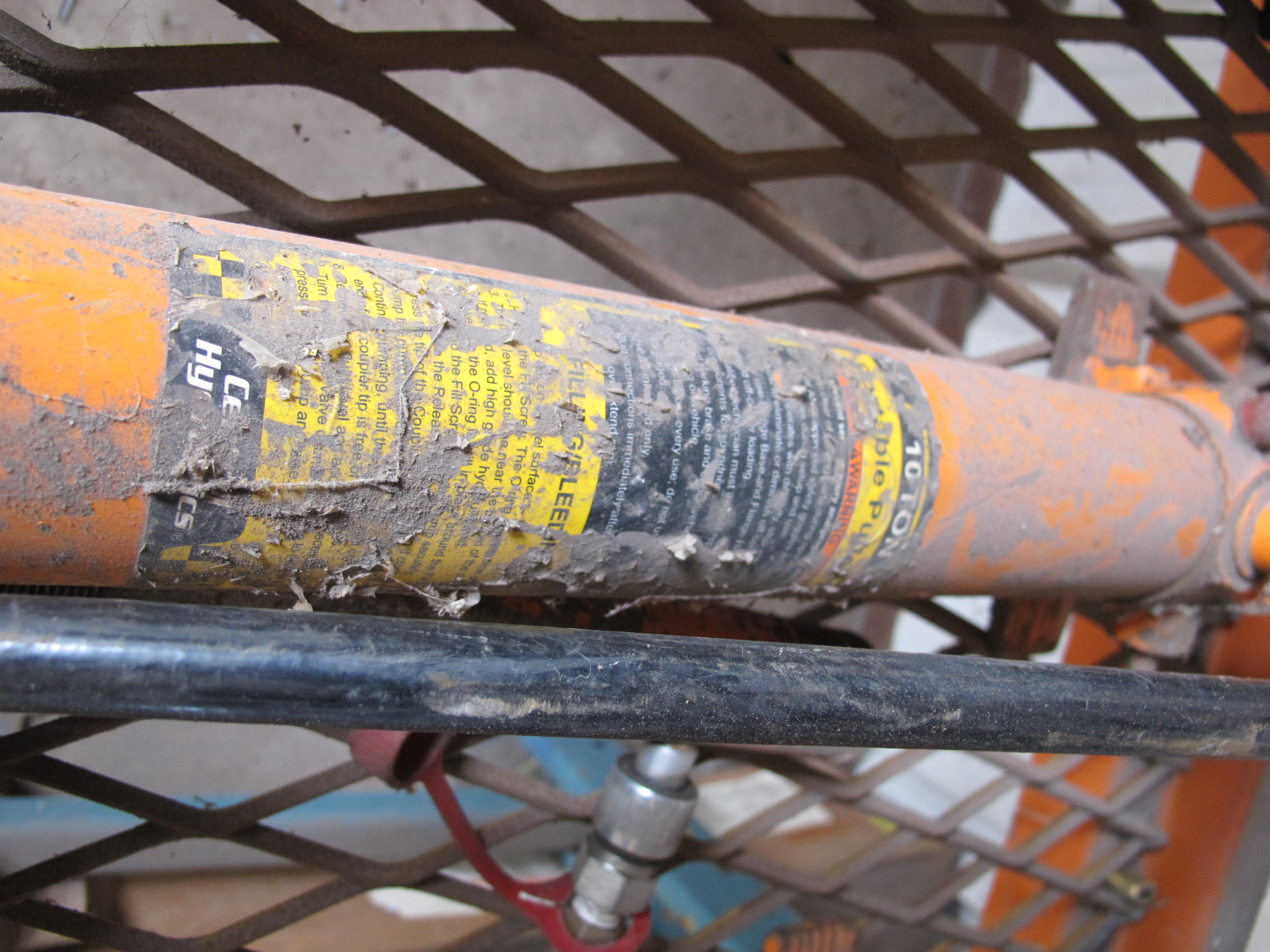 CENTRAL HYDRAULICS PORTABLE PULLER, 10 TON, MODEL 44900