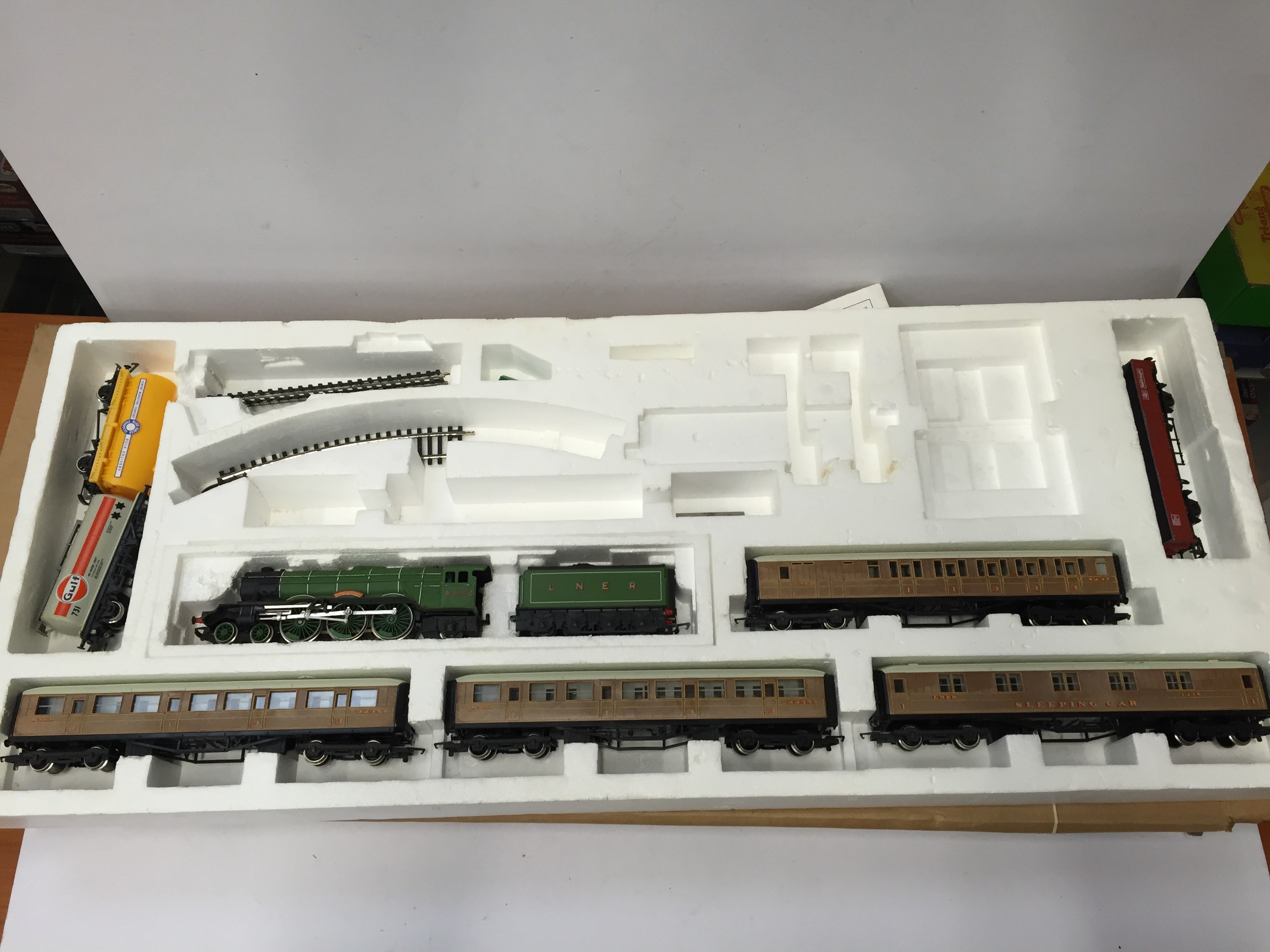 HORNBY Flying Scotsman set comprising 4-6-2 Flying Scotsman locomotive ...