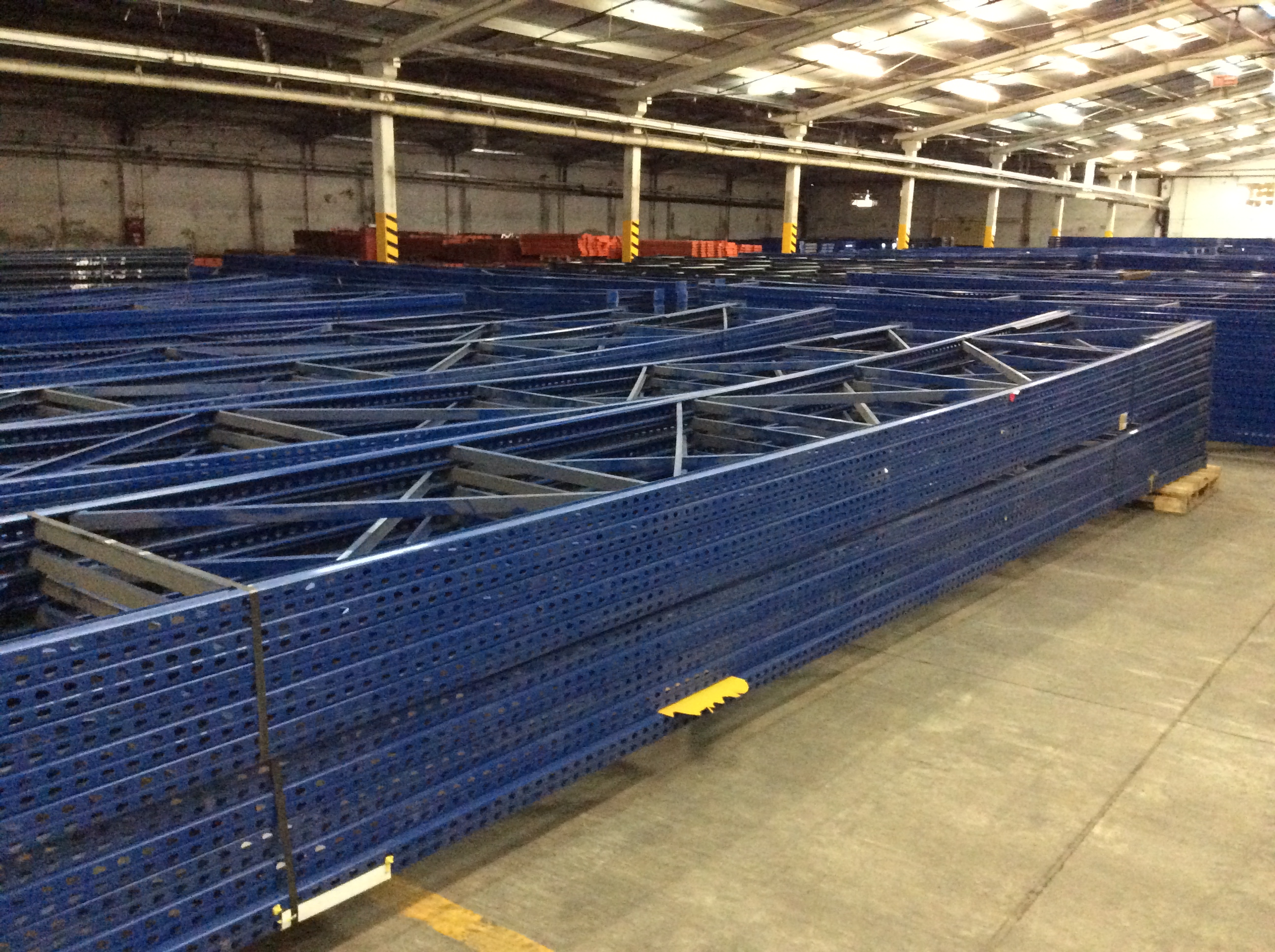 rack industrial de 50 m x 1.30 m x 8.90 m, 21 postes (azules) y 160 ...