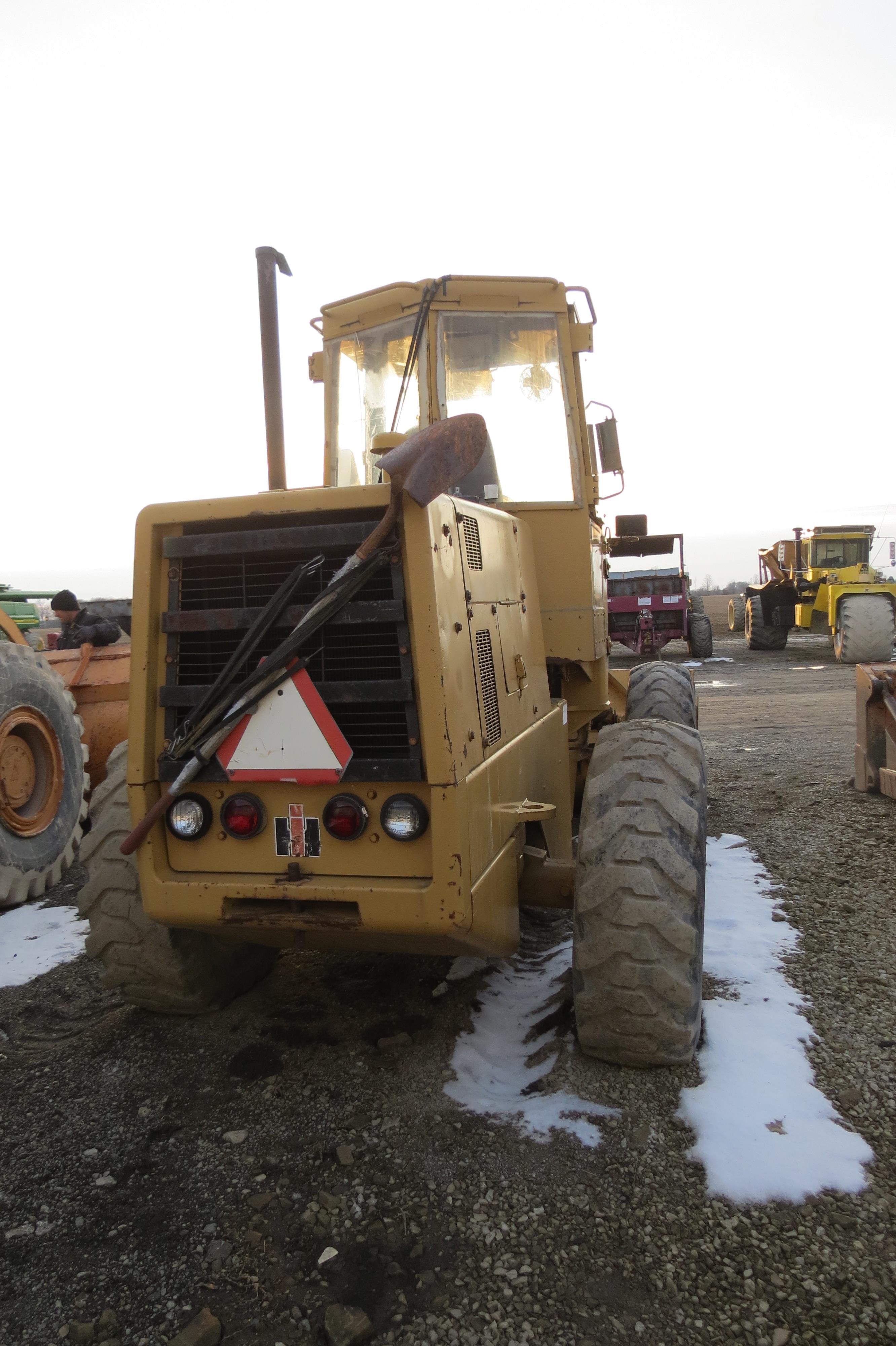 International 510 payloader, 8204 hrs, 15.5-25 tires, SN 4393