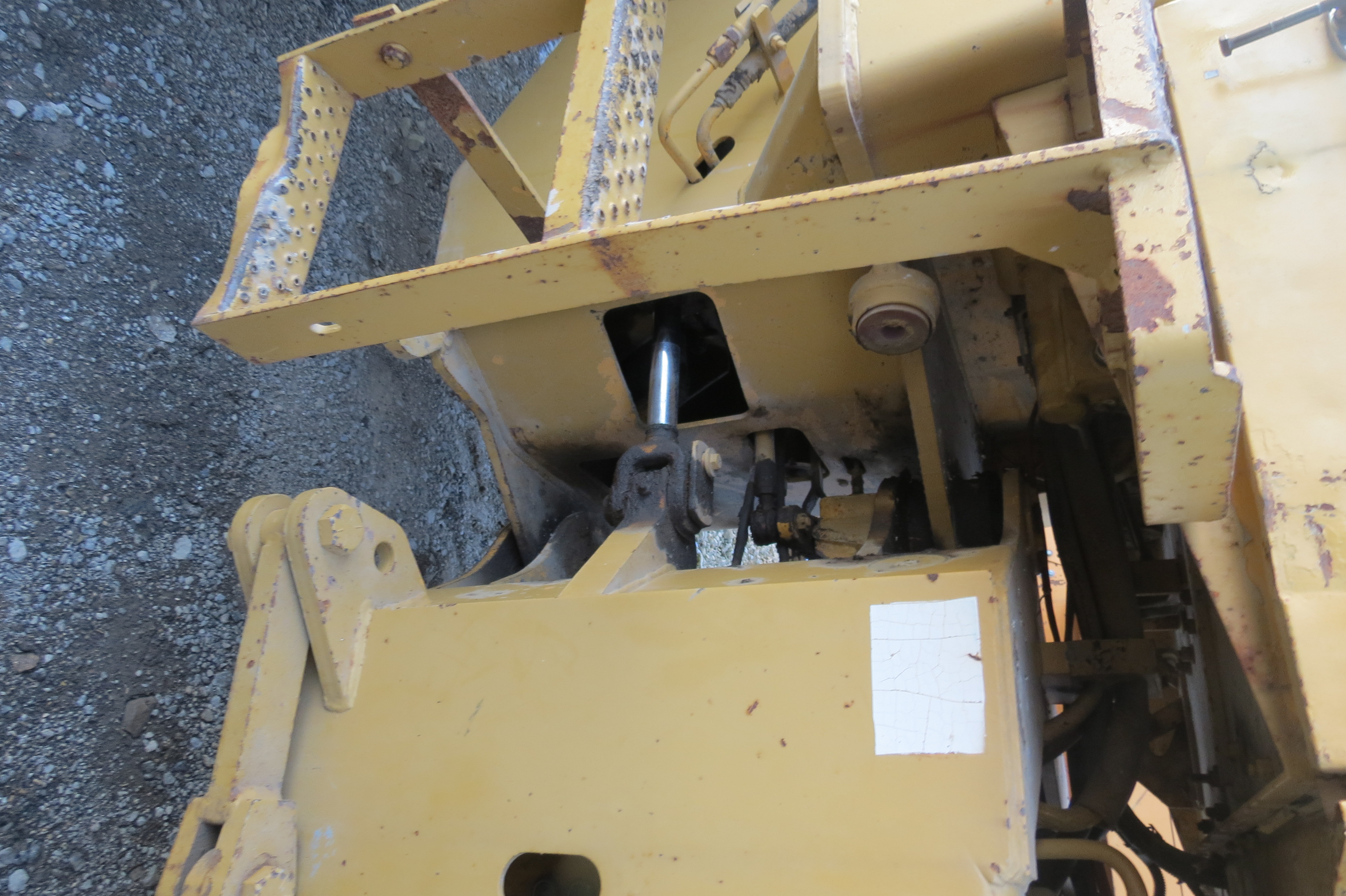 International 510 payloader, 8204 hrs, 15.5-25 tires, SN 4393