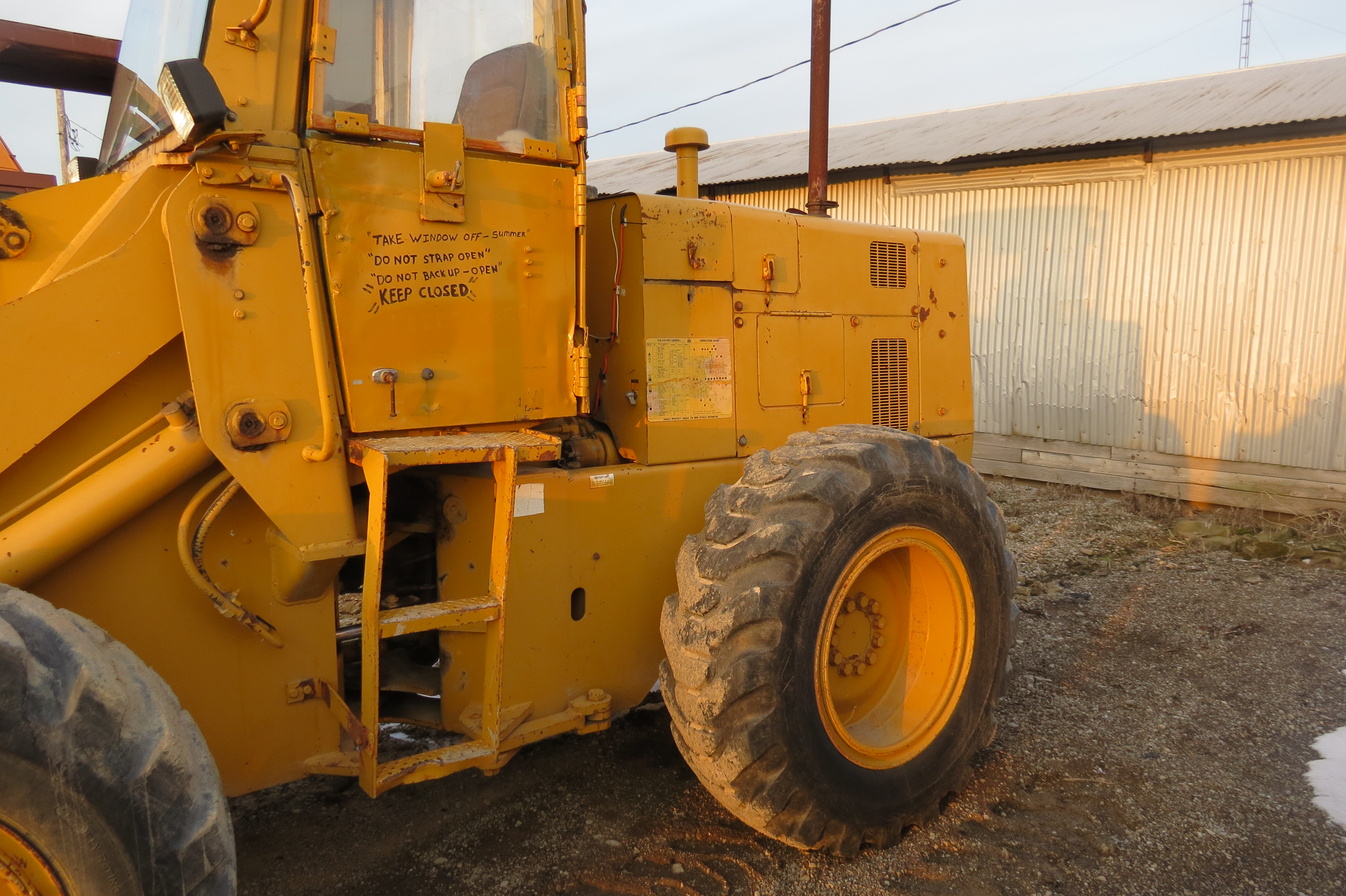 International 510 payloader, 8204 hrs, 15.5-25 tires, SN 4393