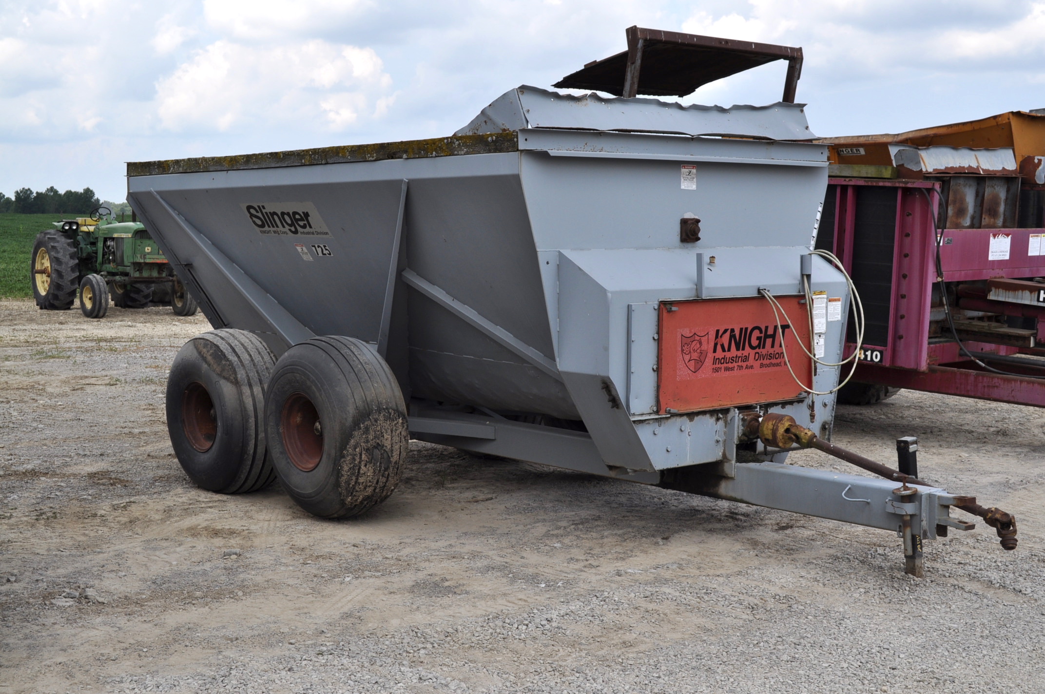 Knight slinger 725 manure spreader, side discharge, 19L-16.1 tires ...