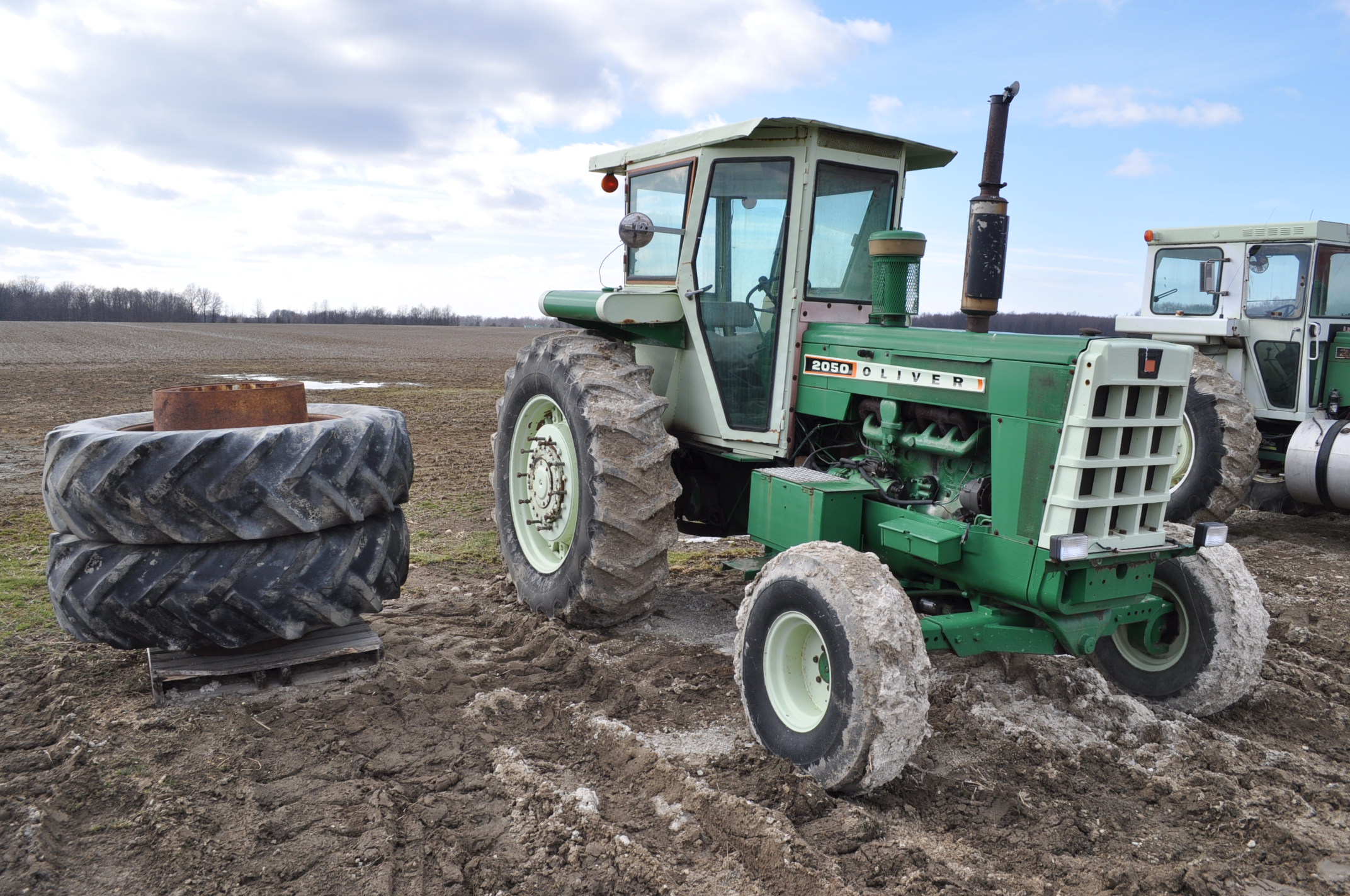 Oliver 2050 tractor, CHA, 4565 hrs, 6 speed trans with 3 speed hydro, 2 ...