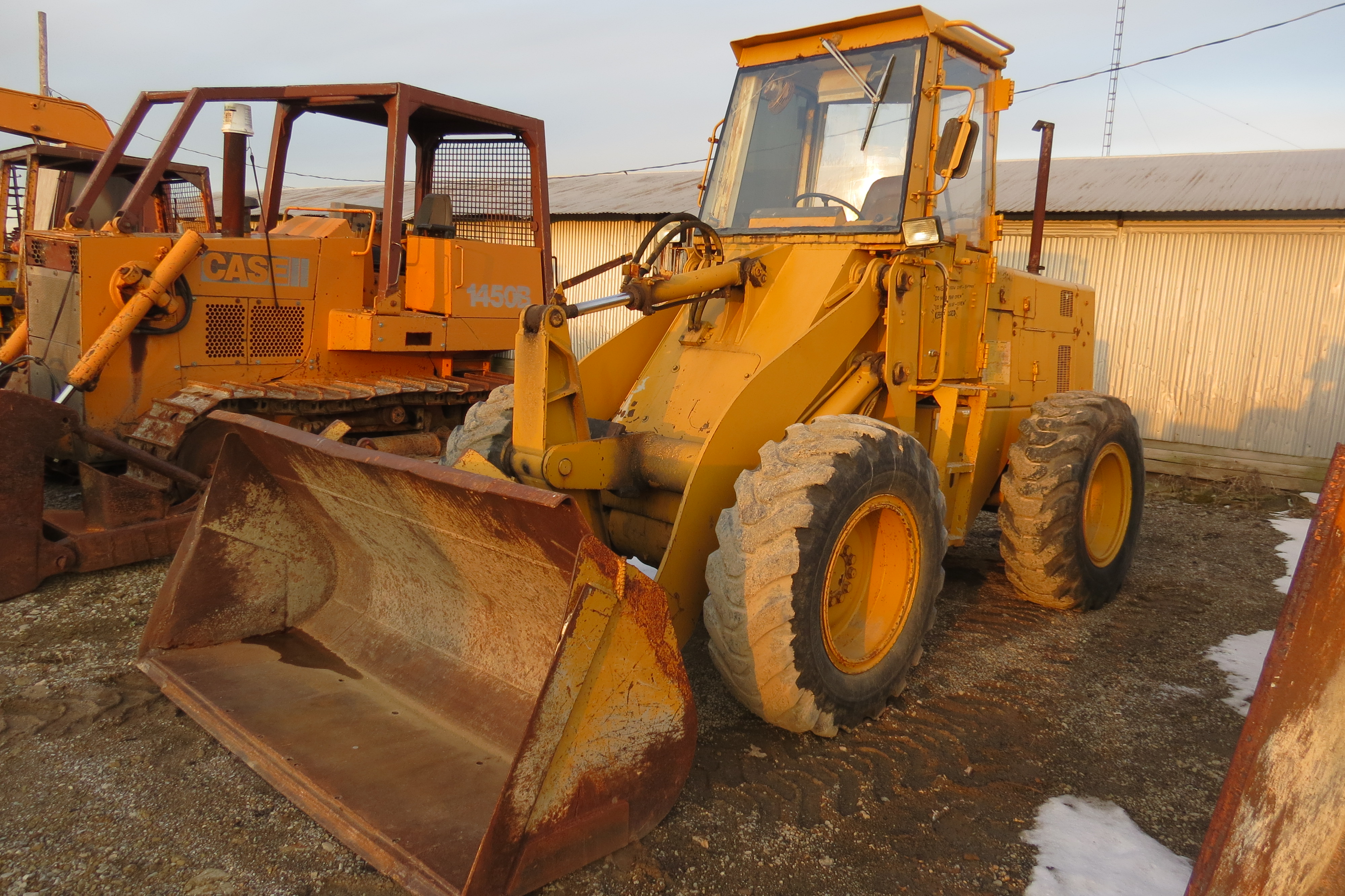 International 510 payloader, 8204 hrs, 15.5-25 tires, SN 4393