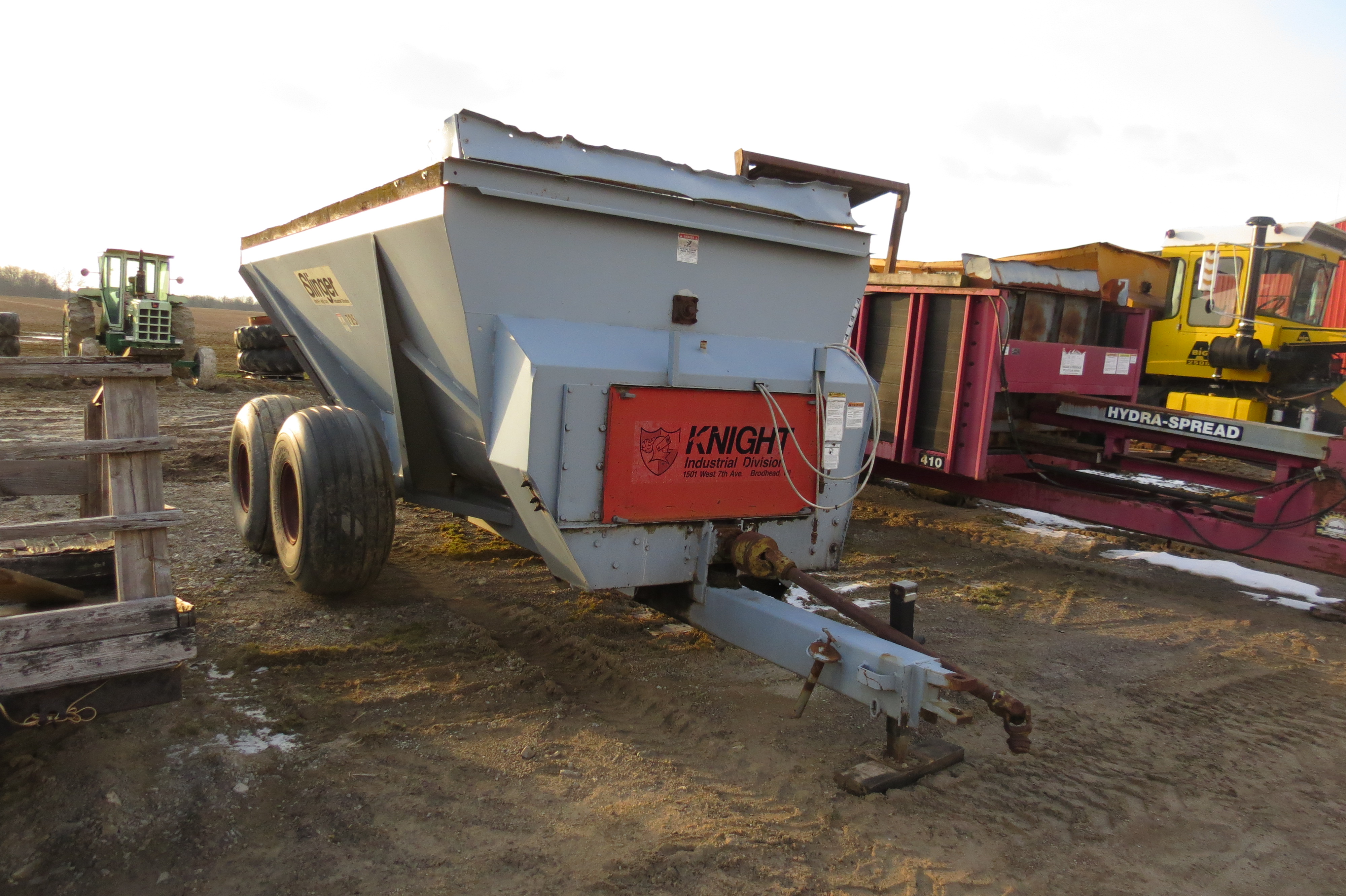 Knight slinger 725 manure spreader, side discharge, 19L-16.1 tires ...