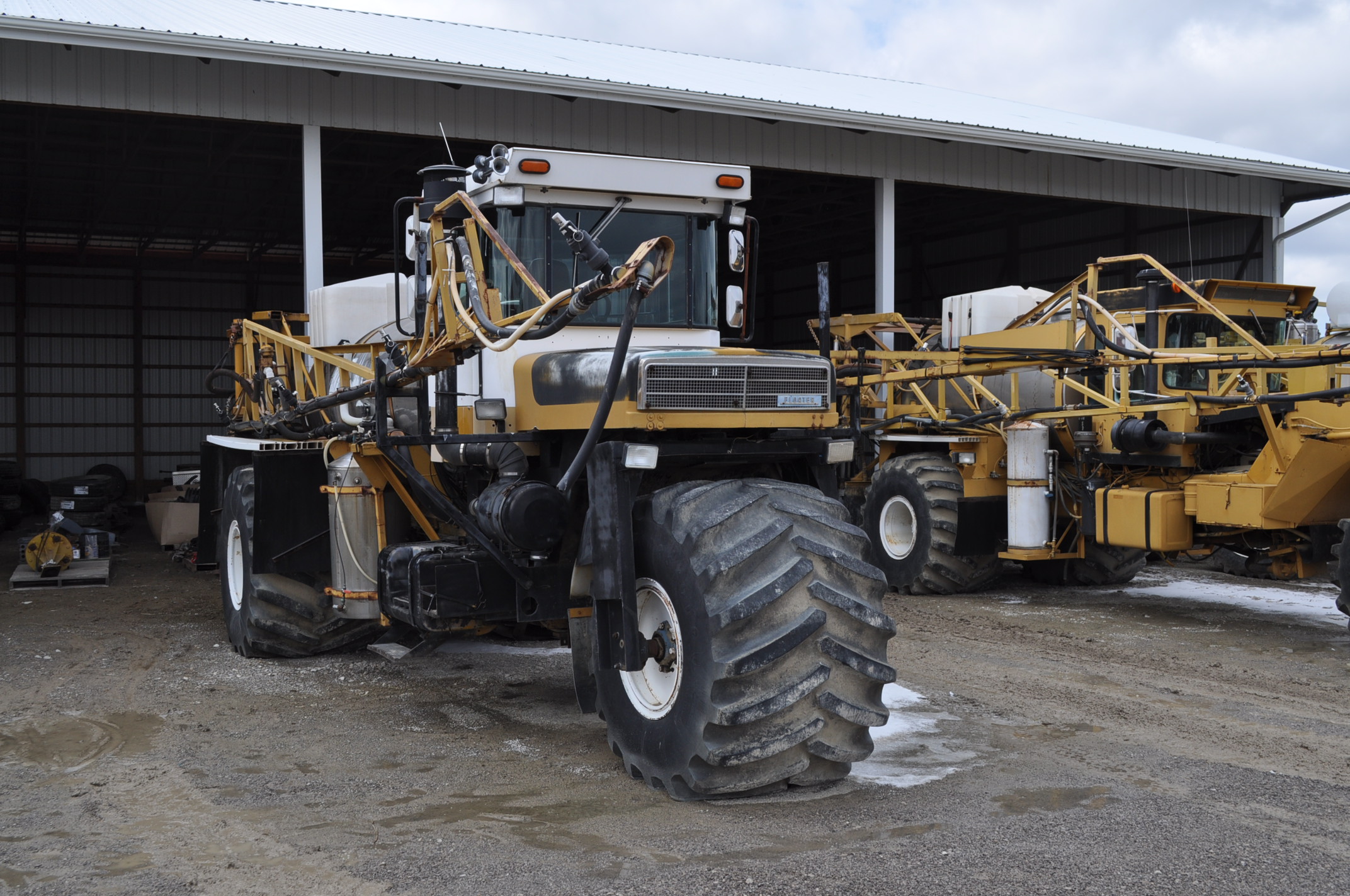 Floater 3000 3 wheel sprayer, aprox 4600 hrs, shows 38,199 miles, 3208 ...