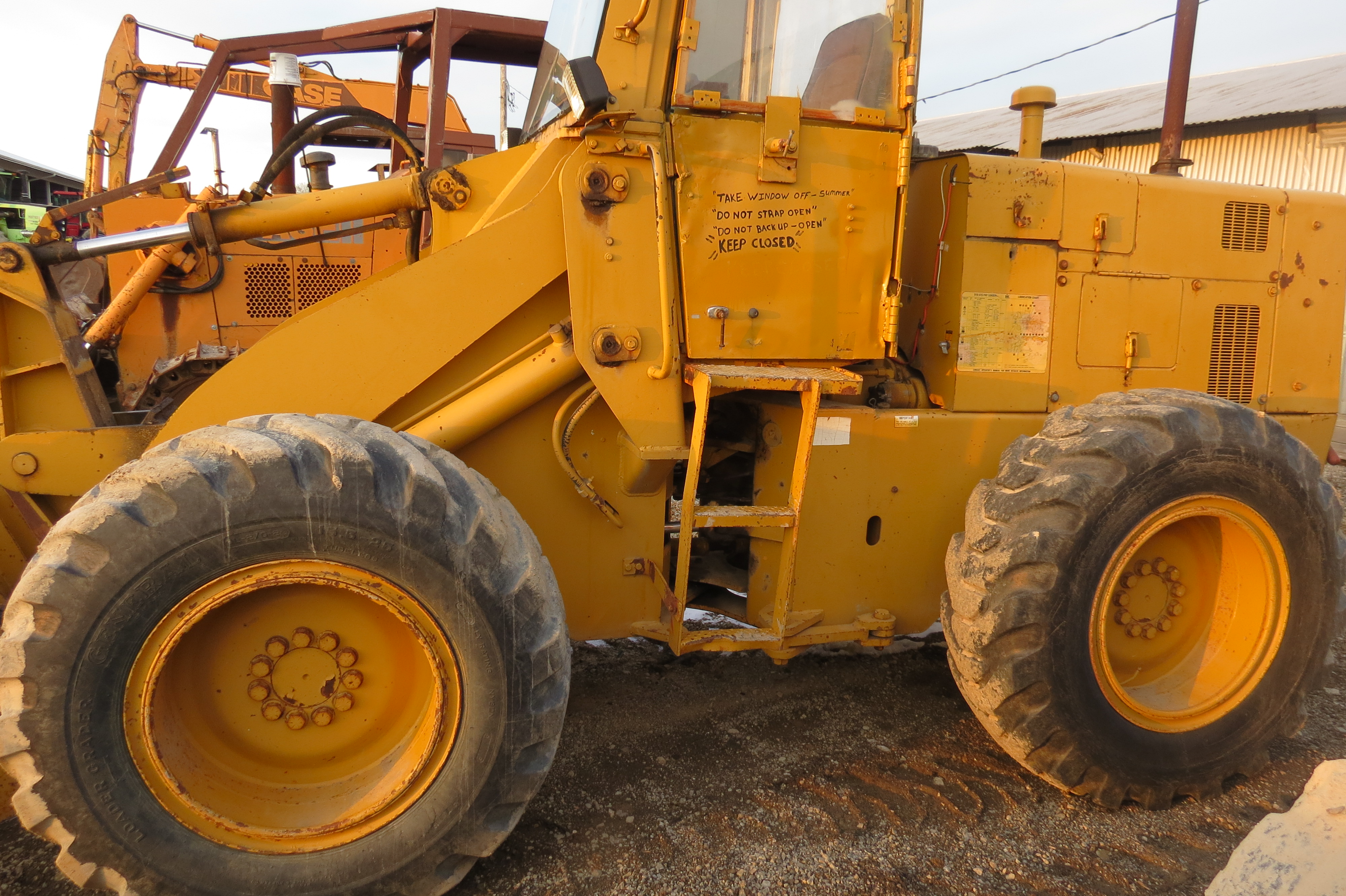 International 510 payloader, 8204 hrs, 15.5-25 tires, SN 4393