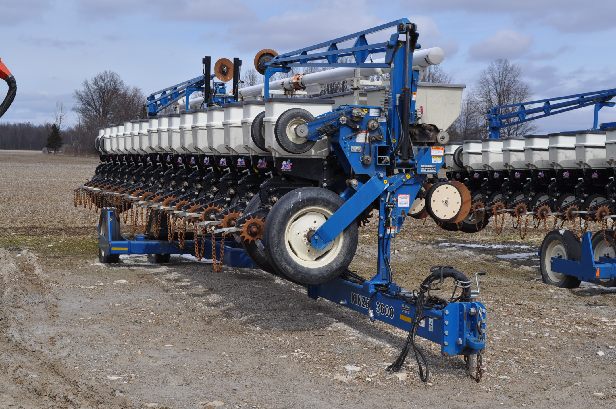 40’ Kinze 3600 16 row corn planter, dry fertilizer w/Kinze single disc ...