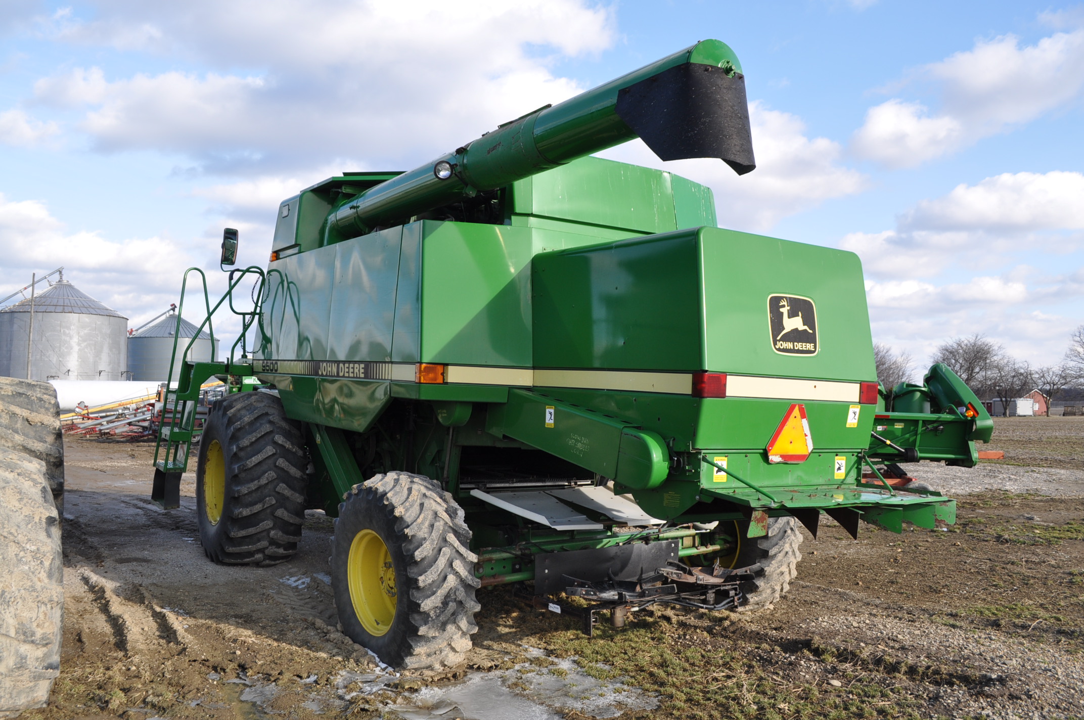 John Deere 9500 combine, 4x4, 3674 eng, 2443 sep, 30.5 x 32 single ...
