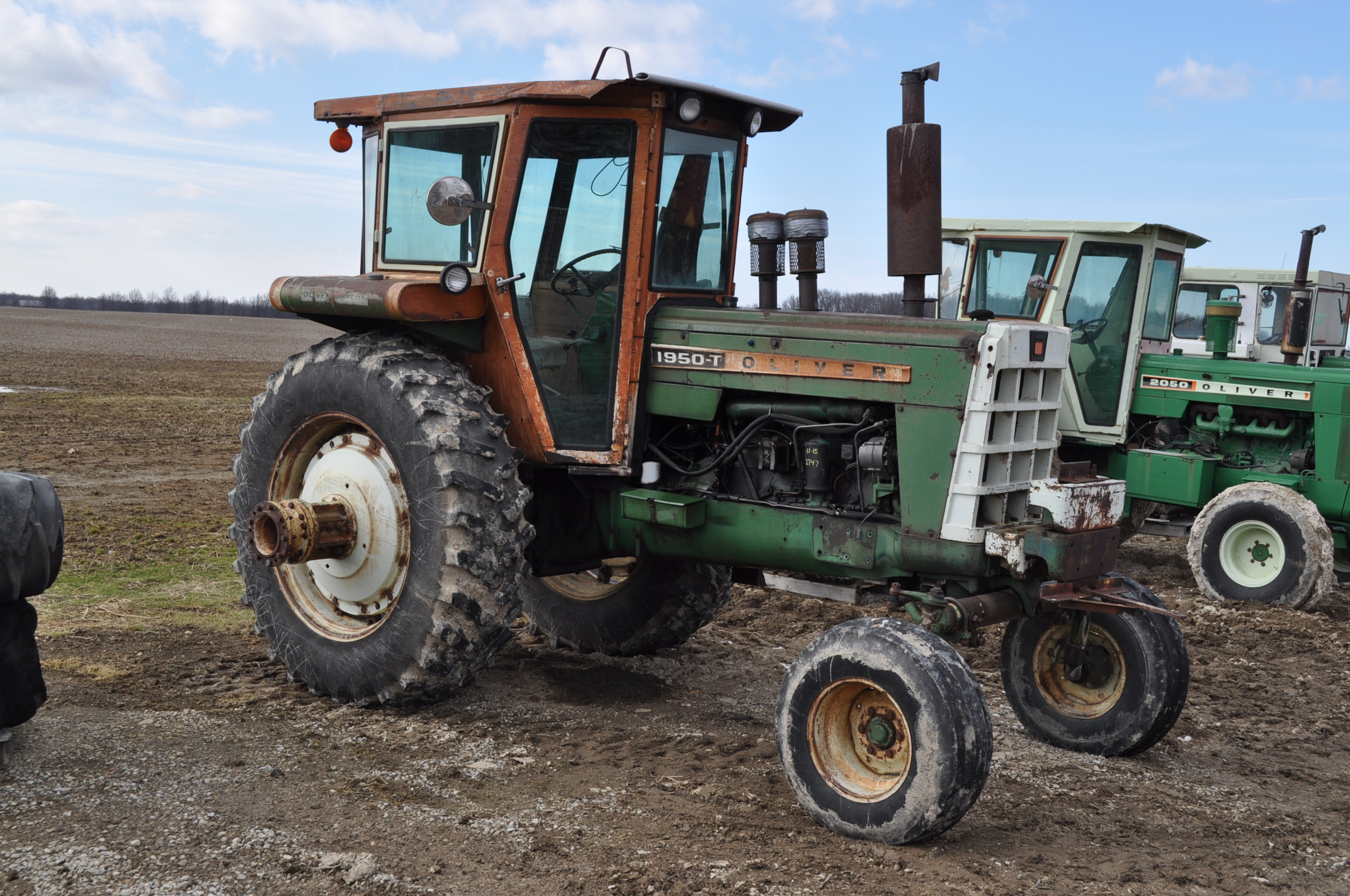 Oliver 1950T tractor, CHA, 2752 hrs, 6 speed trans with 3 speed hydro ...