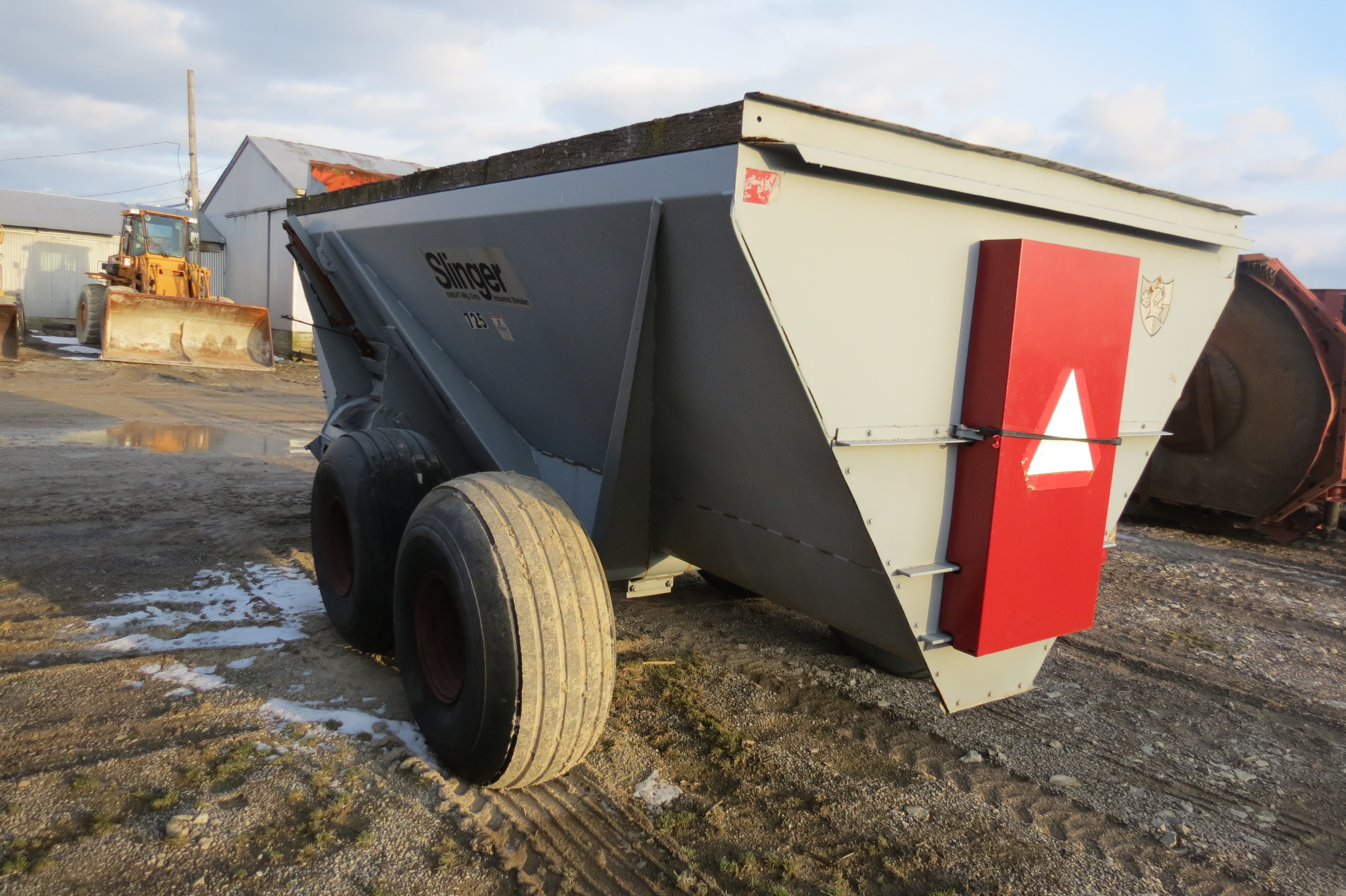 Knight slinger 725 manure spreader, side discharge, 19L-16.1 tires ...