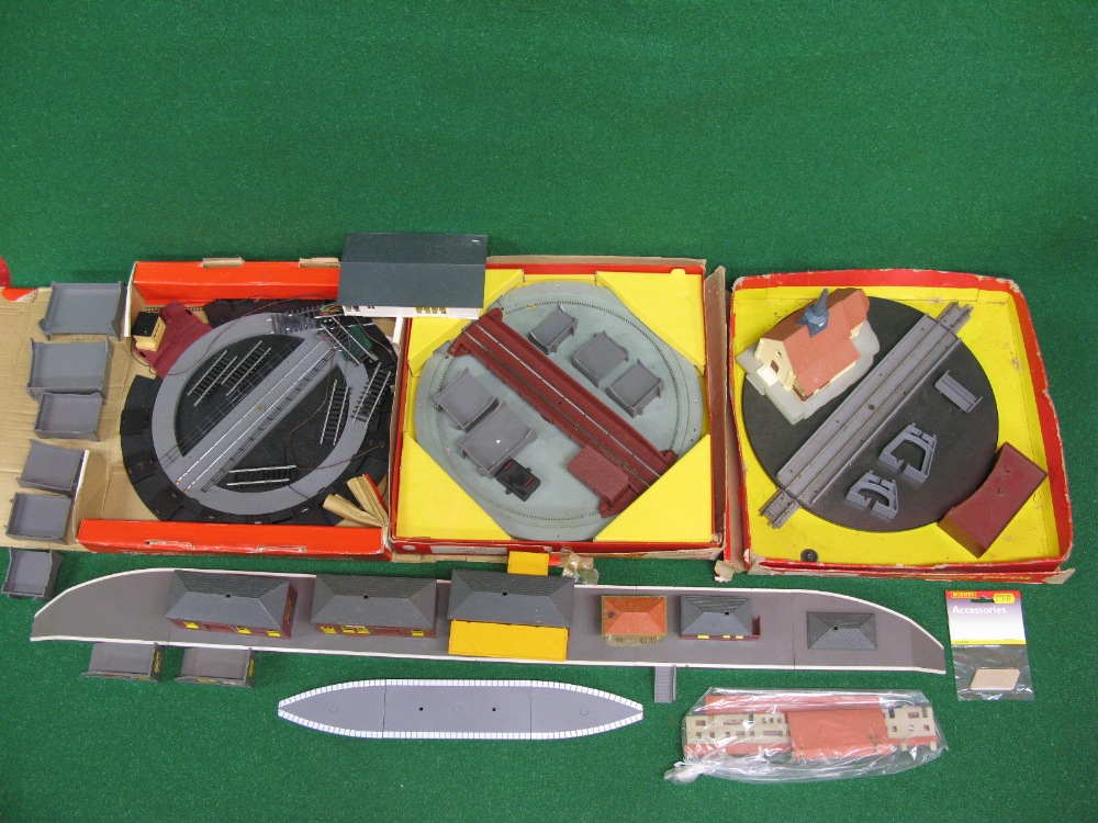 Triang/Hornby, three different boxed turntables, platforms, buildings ...