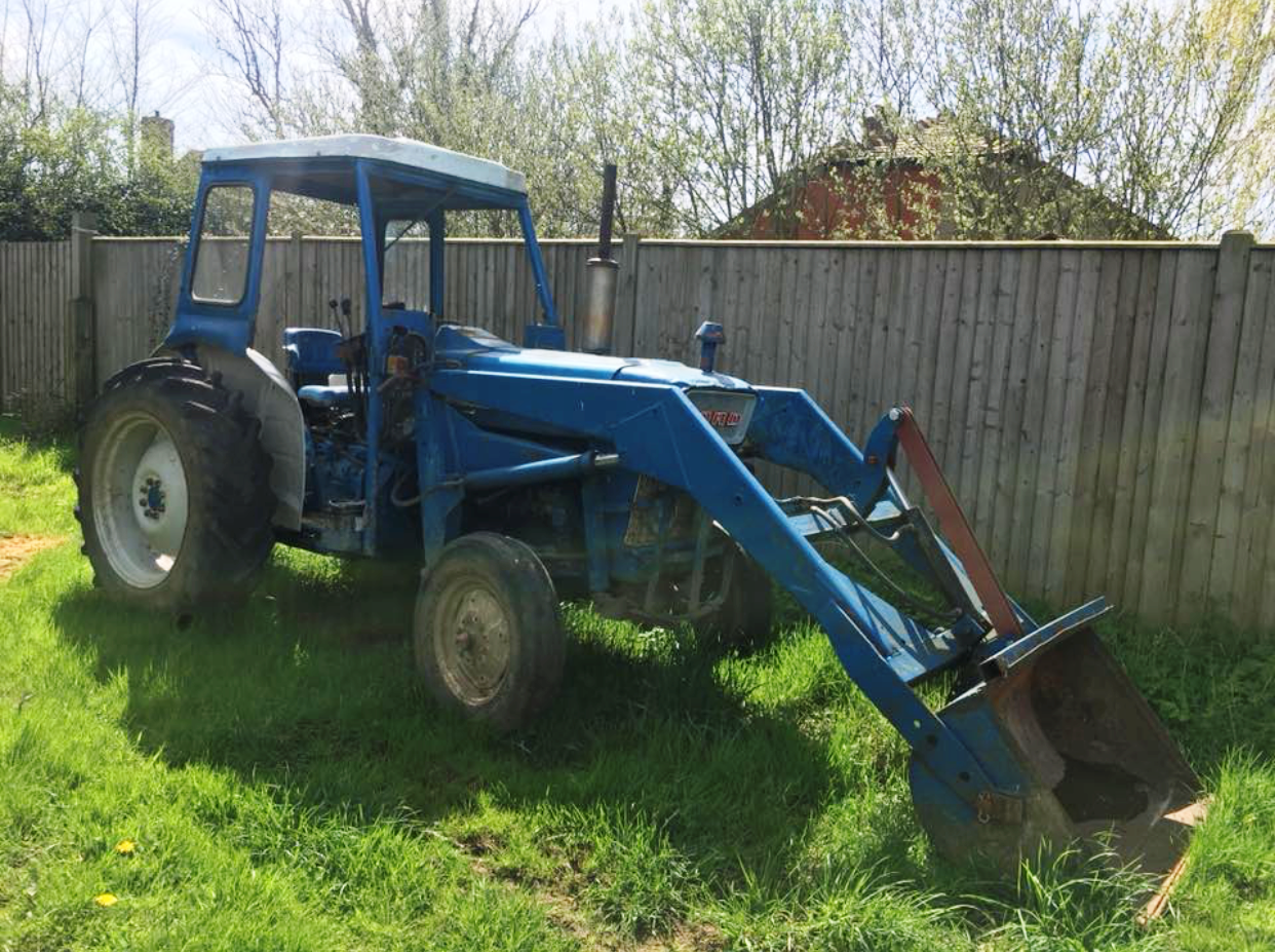 Ford 3000 Tractor (1966) with cab and bucket, comes with a back weight ...