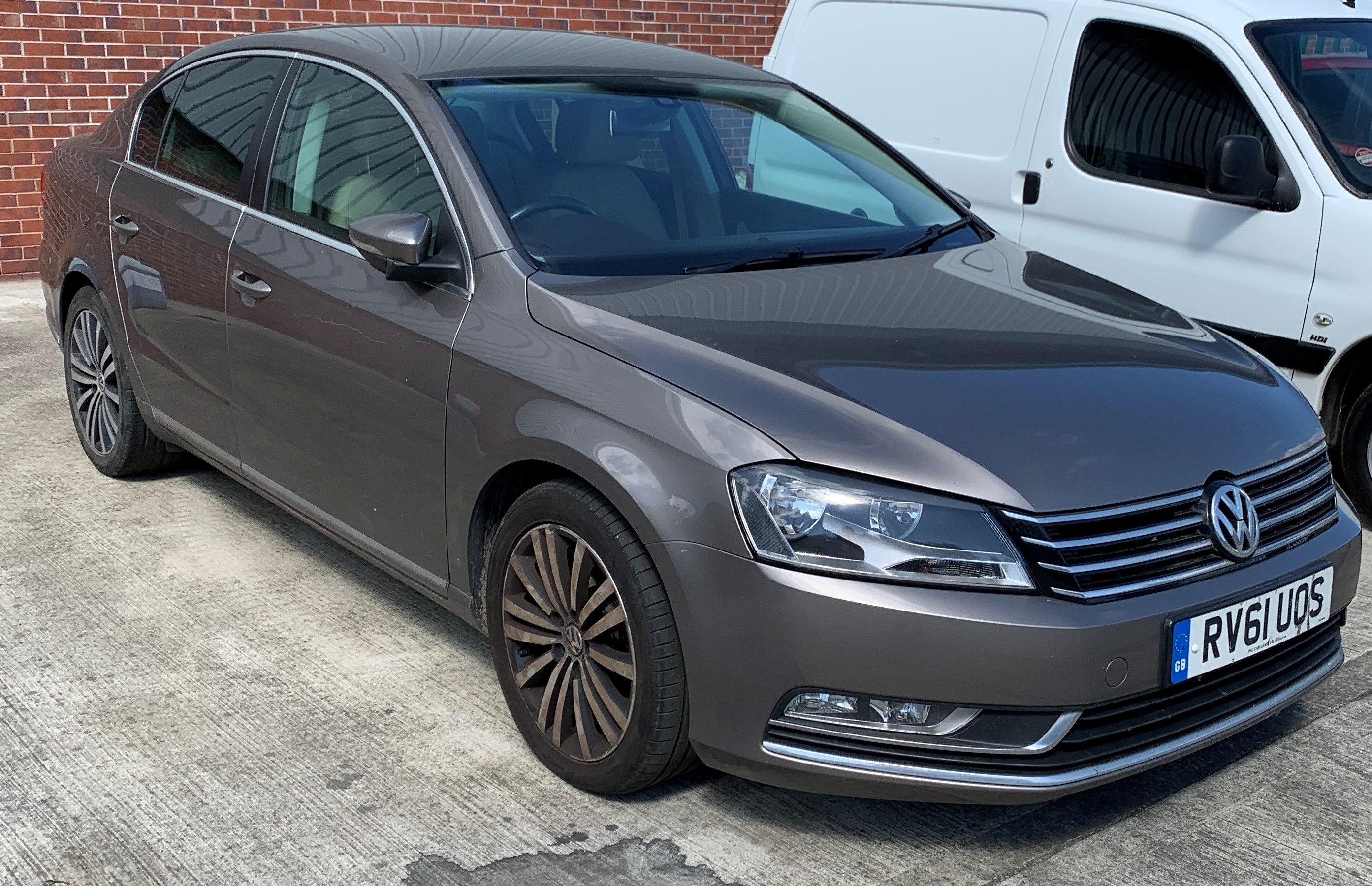 VOLKSWAGEN PASSAT SPORT 2.0 TDi B-MOTION 4 door saloon - diesel ...