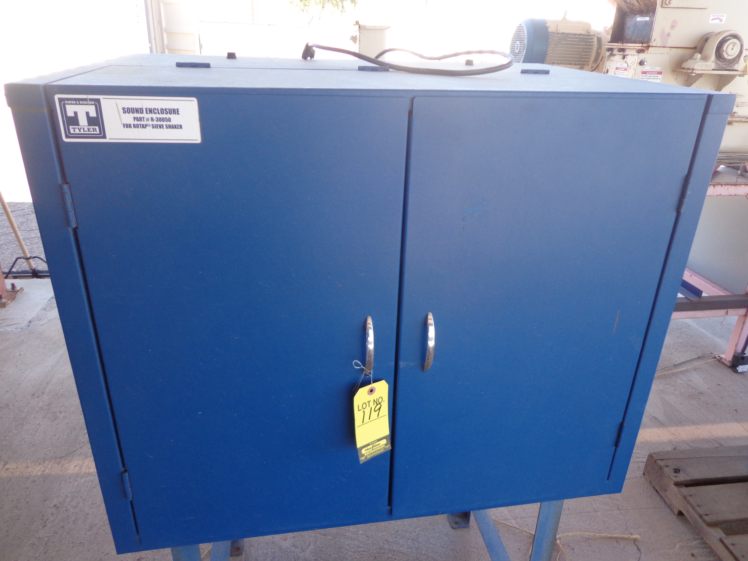 ROTAP RX-29 SIEVE SHAKER SN. 10-2846 W/SOUND ENCLOSURE