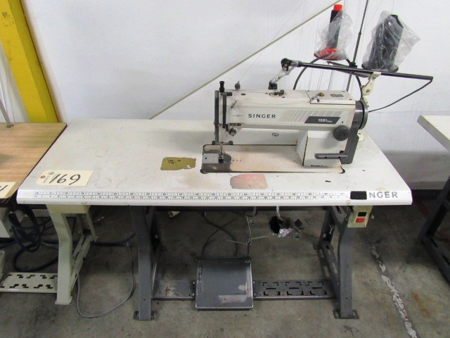 Singer 1591 Sewing Machine & Workbench