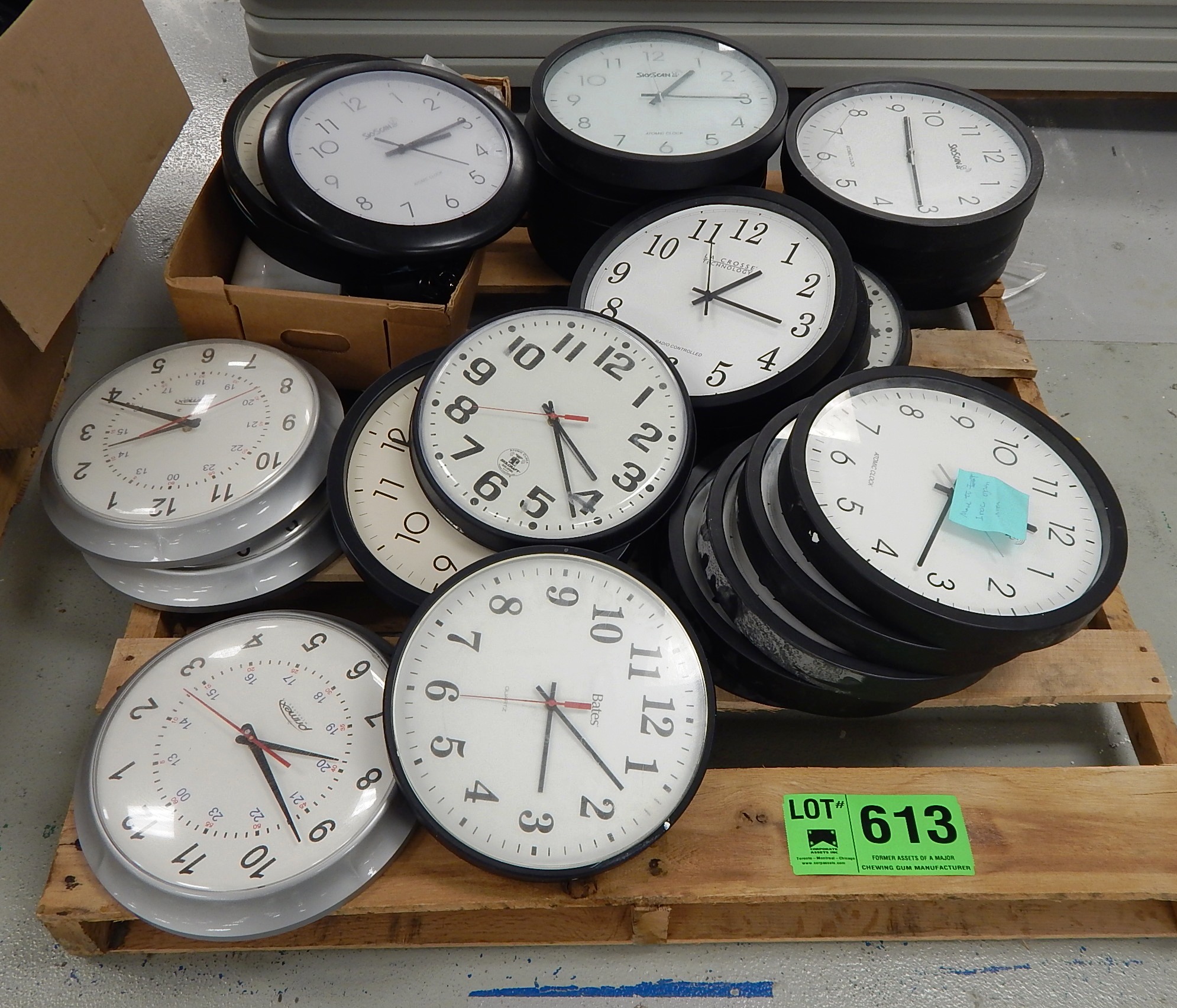 LOT/ CLOCKS