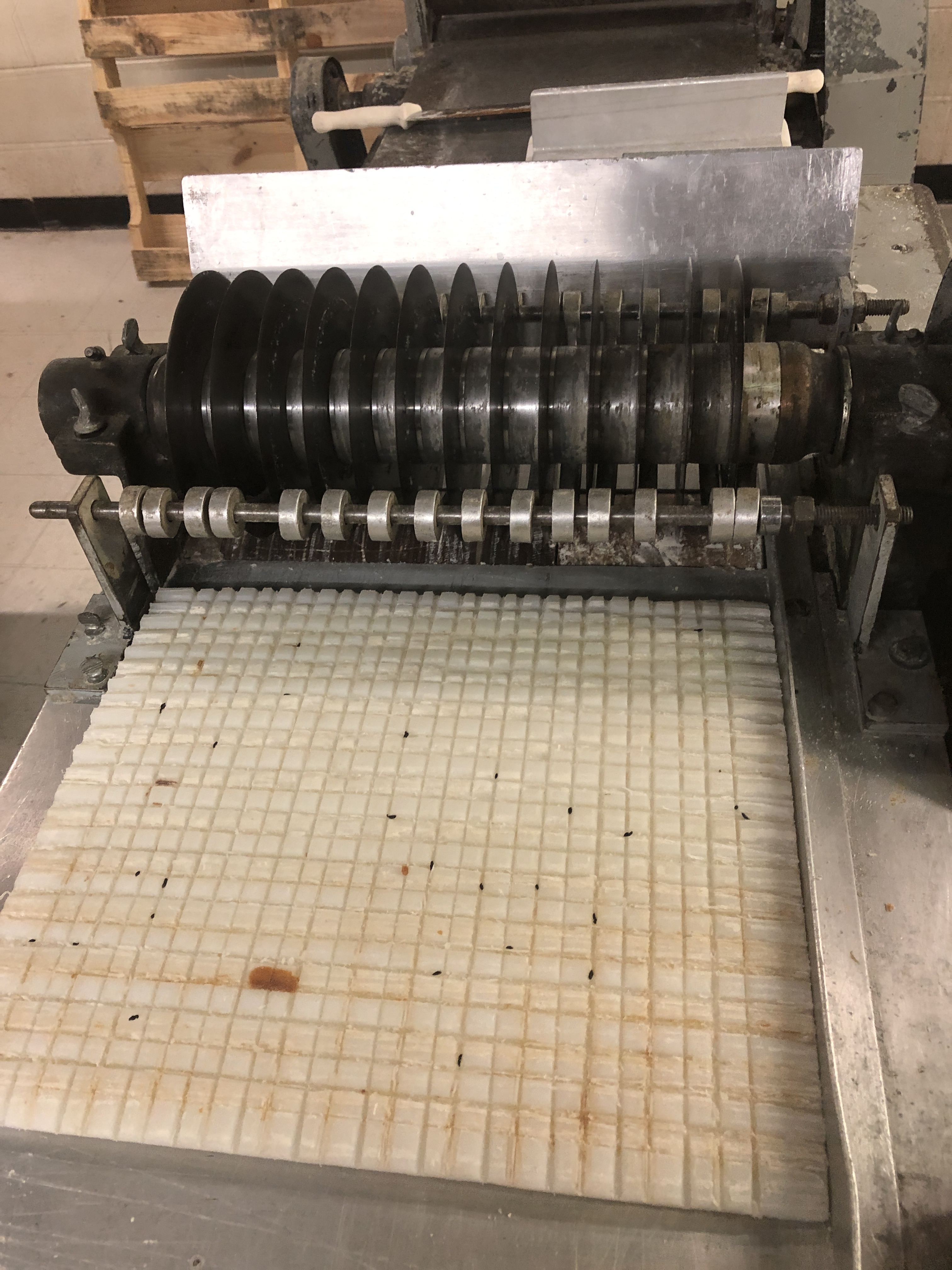 Smith 12" Caramel Cutter, (13) blades on 7/8" centers