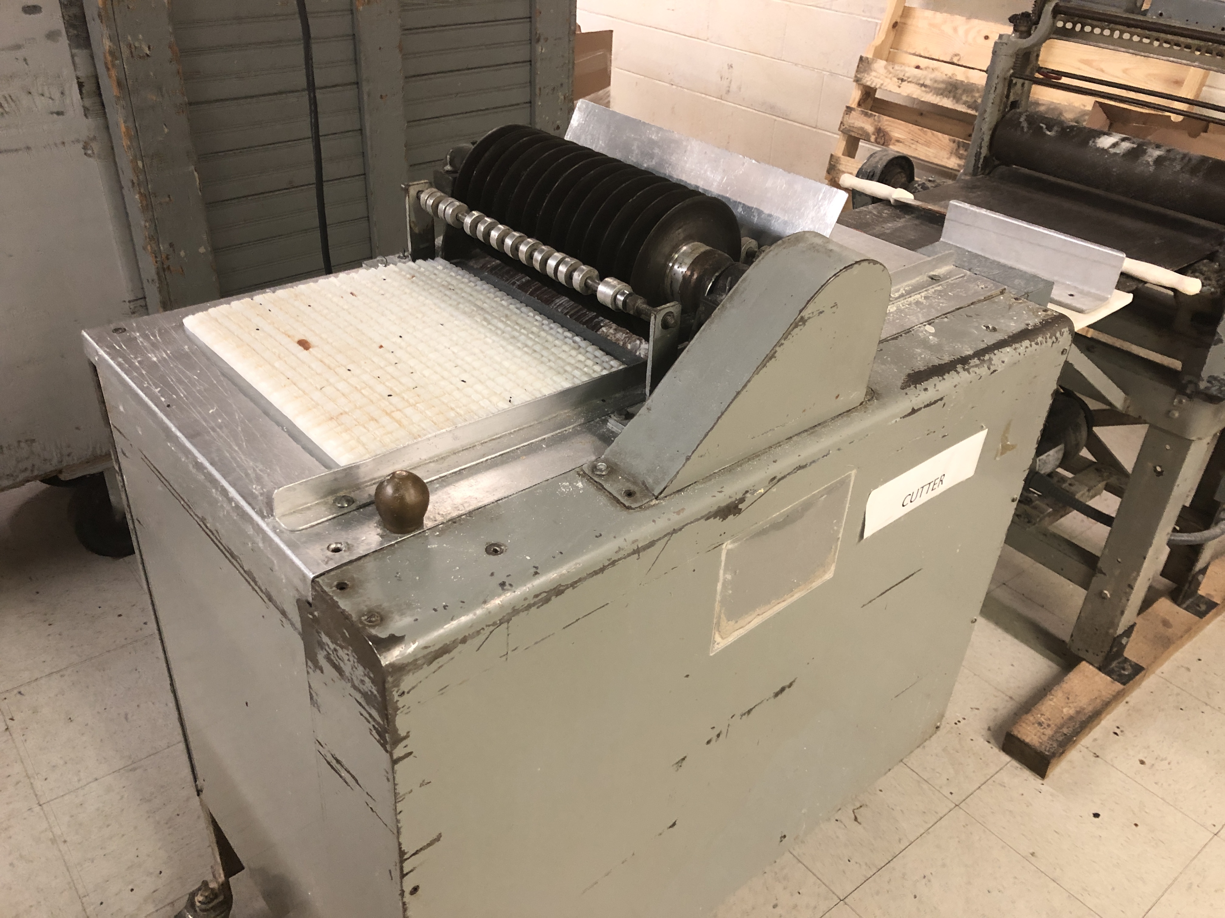 Smith 12" Caramel Cutter, (13) blades on 7/8" centers