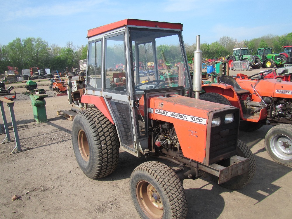 Massey Ferguson 1020 4wd Compact Tractor with Cab 2600 hrs