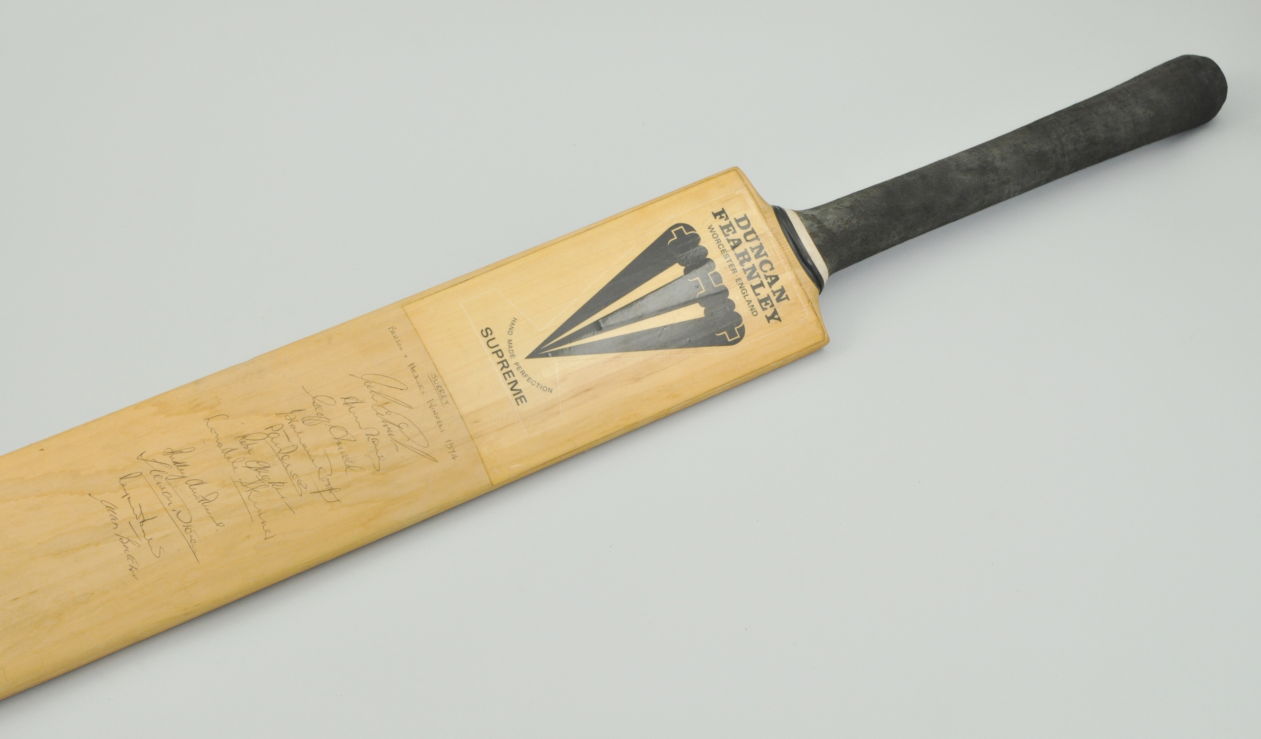 Cricket Interest: A Duncan Fearnley Supreme Cricket Bat, signed by ...