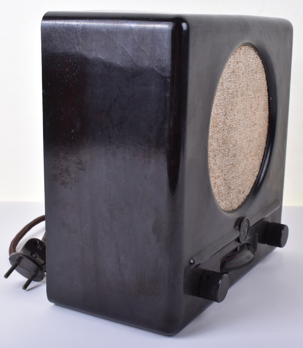 WW2 German Peoples Radio (Volksempfanger), in brown bakelite plastic ...