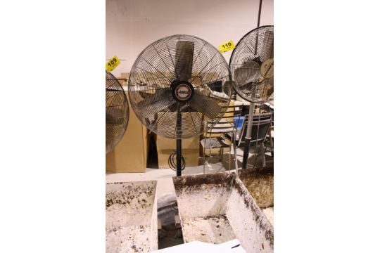LASKO MODEL NSC-243 30" 1/4 HP ELECTRIC PEDESTAL FAN