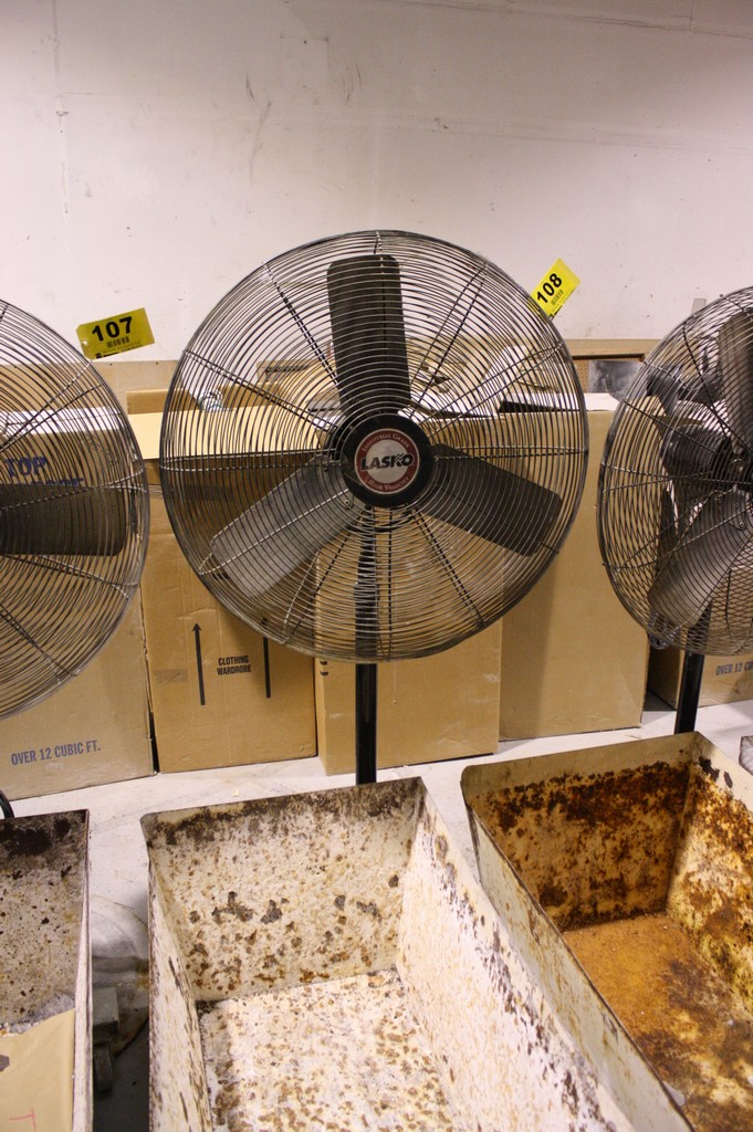 LASKO MODEL NSC-243 30" 1/4 HP ELECTRIC PEDESTAL FAN
