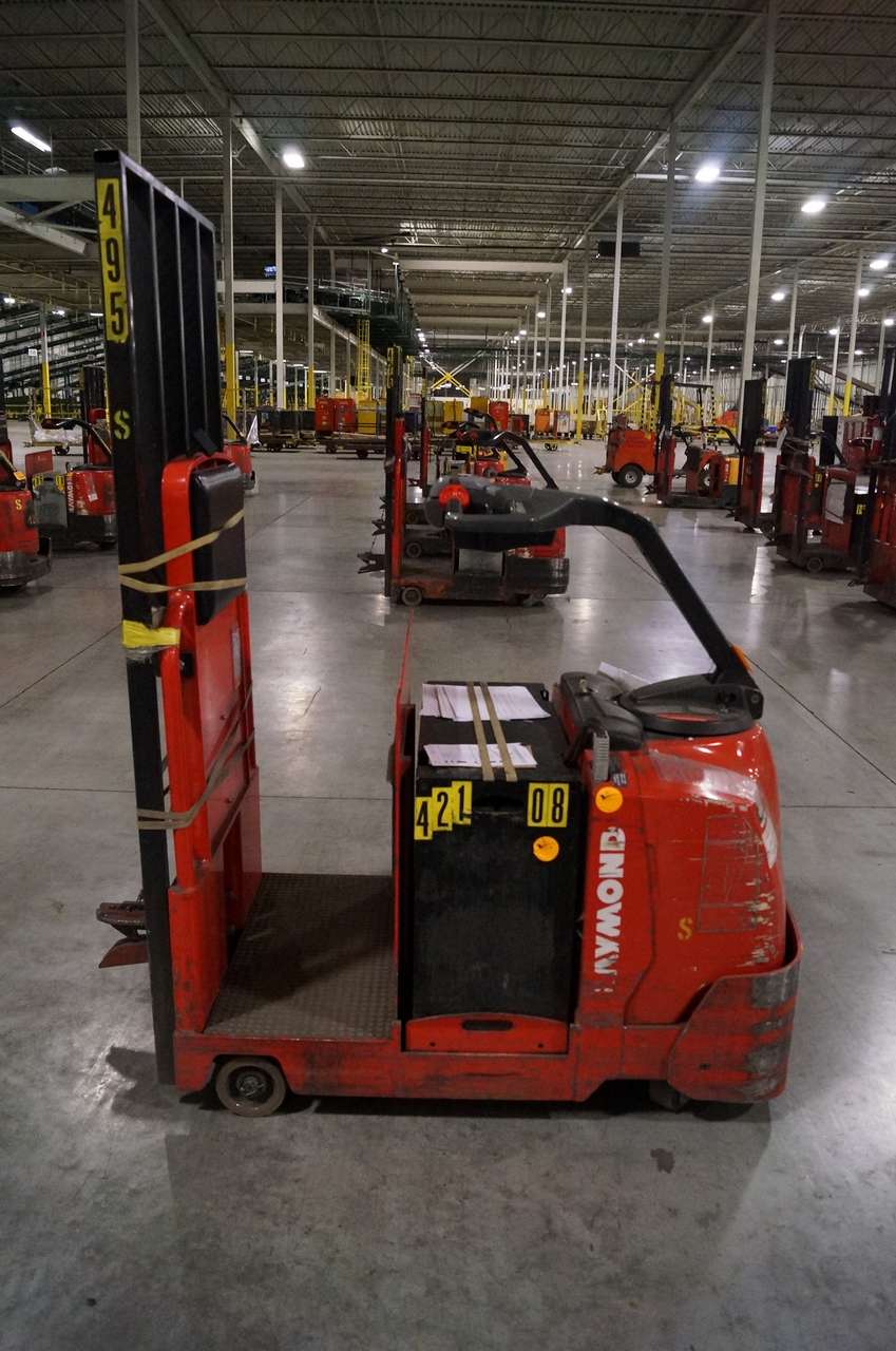 { Choice of lots: 301 } } } } } } } } } } } } 2008 RAYMOND 8600 Tugger ...