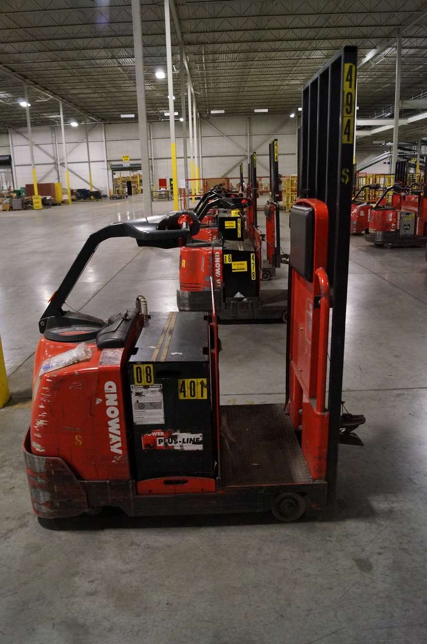 { Choice of lots: 300 } } } } } } } } } } } } 2008 RAYMOND 8600 Tugger ...