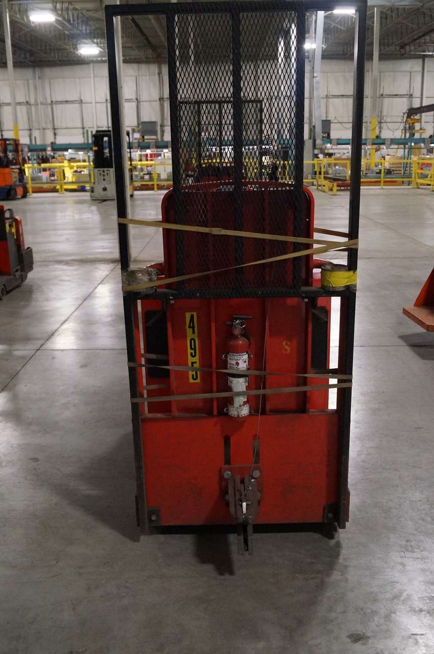 { Choice of lots: 301 } } } } } } } } } } } } 2008 RAYMOND 8600 Tugger ...