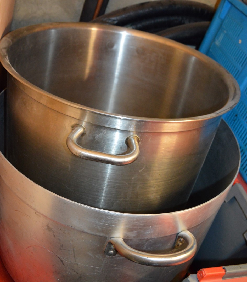 5 x Large Cooking Pans Plus Selection of Various Other Cooking ...