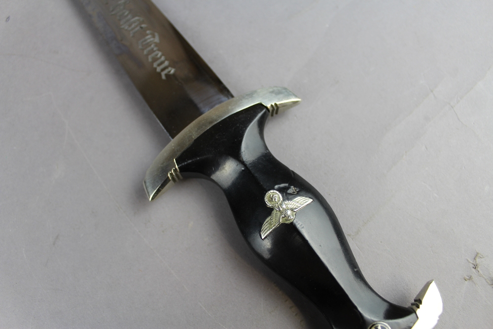 A Good WW2 Nazi SS Dagger. Makers marked "Robert Klass Solingen". Blade ...