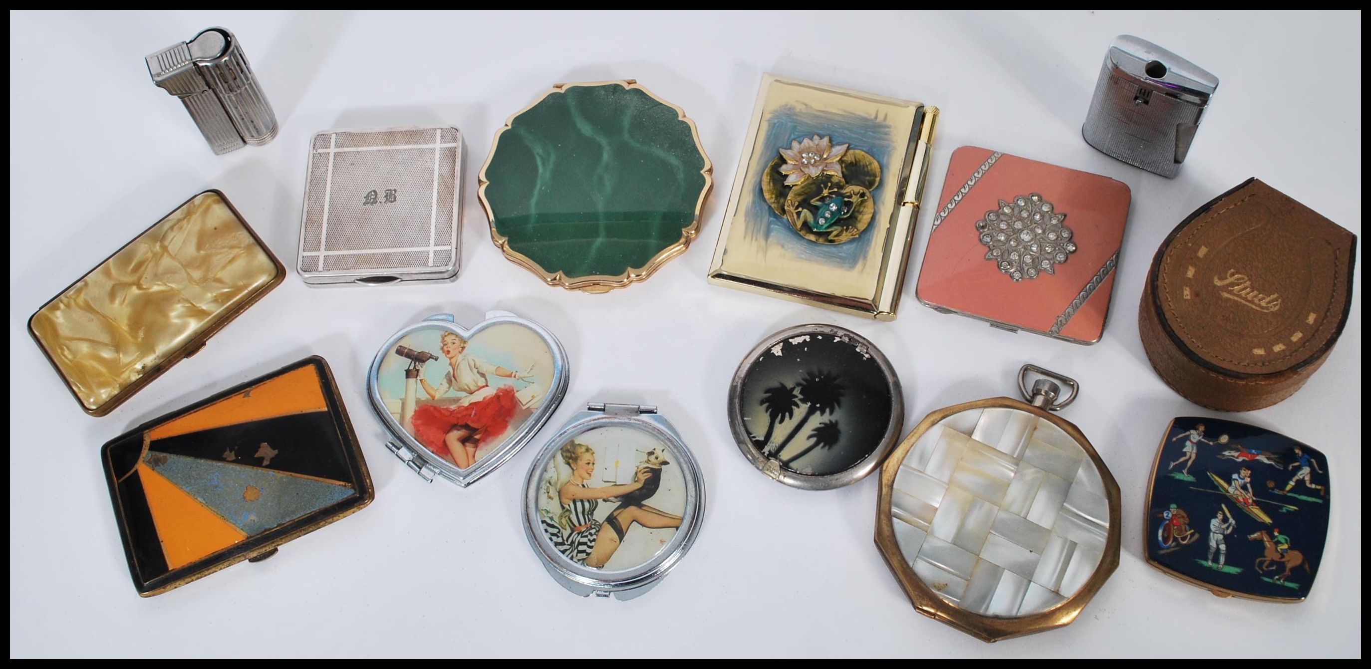 A selection of vintage 1920's / 1930's ladies makeup compacts to ...