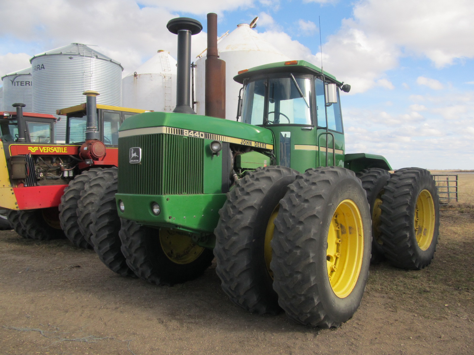 JOHN DEERE 8440 4WD TRACTOR; PTO, 9606 Hours, 4 Hydraulics, 18.4-38 ...