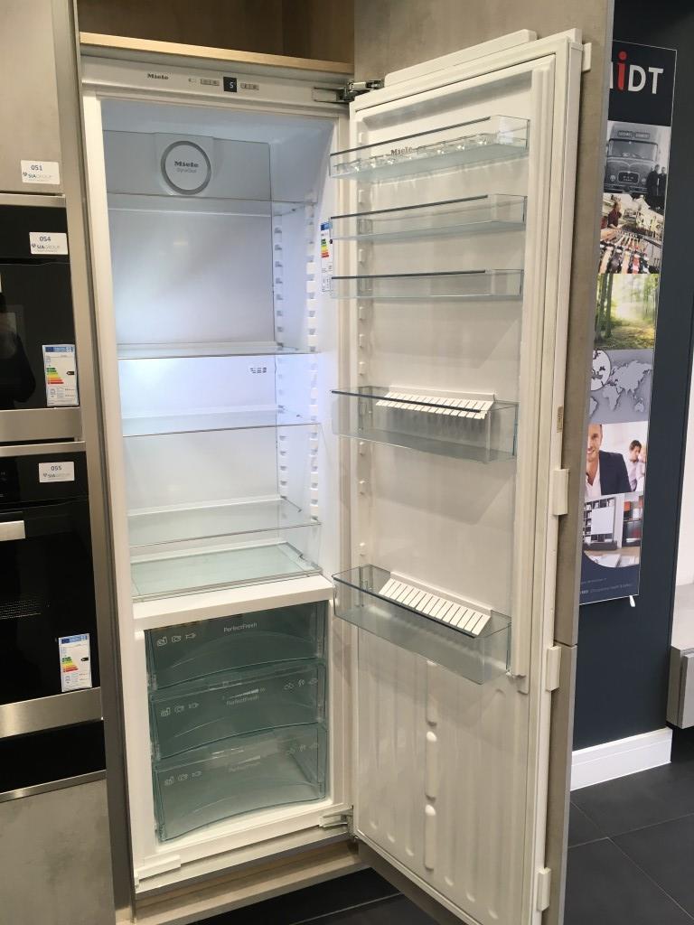 Miele Dynacool K37272 iD fridge freezer **Please note this lot is for ...