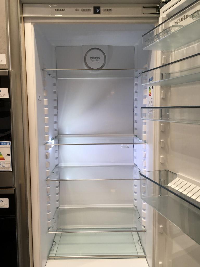 Miele Dynacool K37272 iD fridge freezer **Please note this lot is for ...