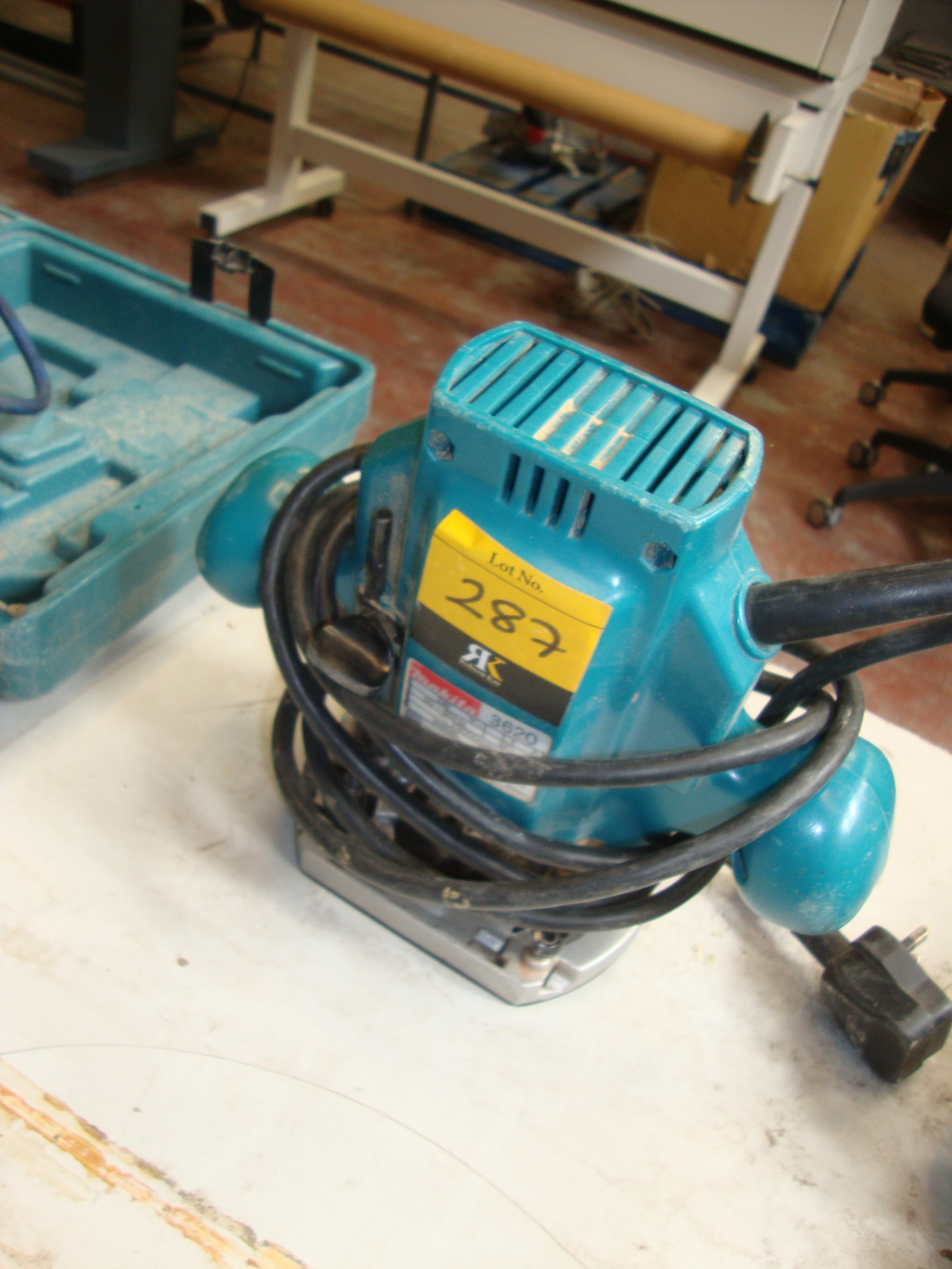 Makita model 3620 hand-held router