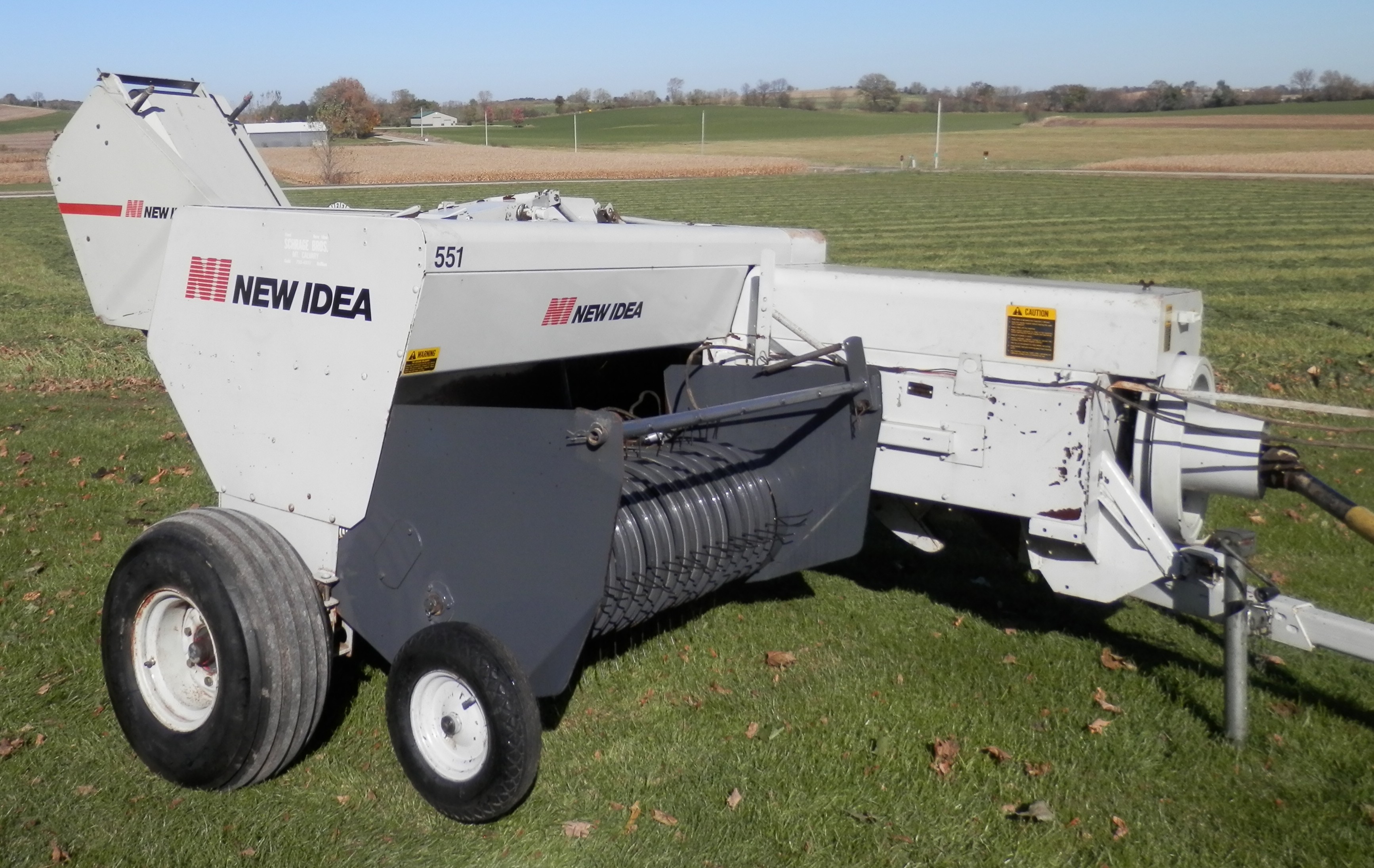 New Idea 551 small square baler, hyd drive 561 belted thrower, elec ...