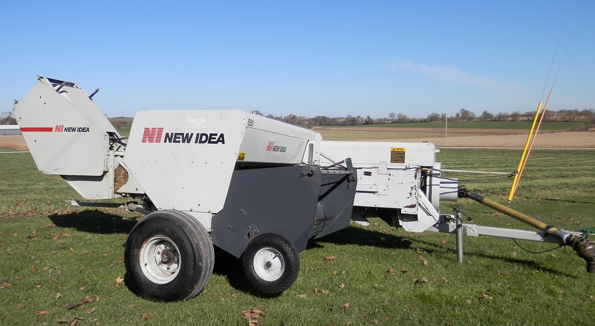 New Idea 551 small square baler, hyd drive 561 belted thrower, elec ...