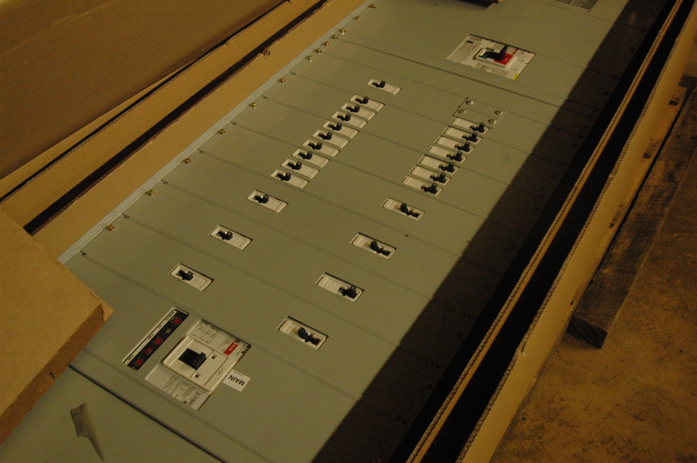 EATON SWITCHGEAR PANEL W/ KD35K 400 AMP AND L630E 600 AMP BREAKERS